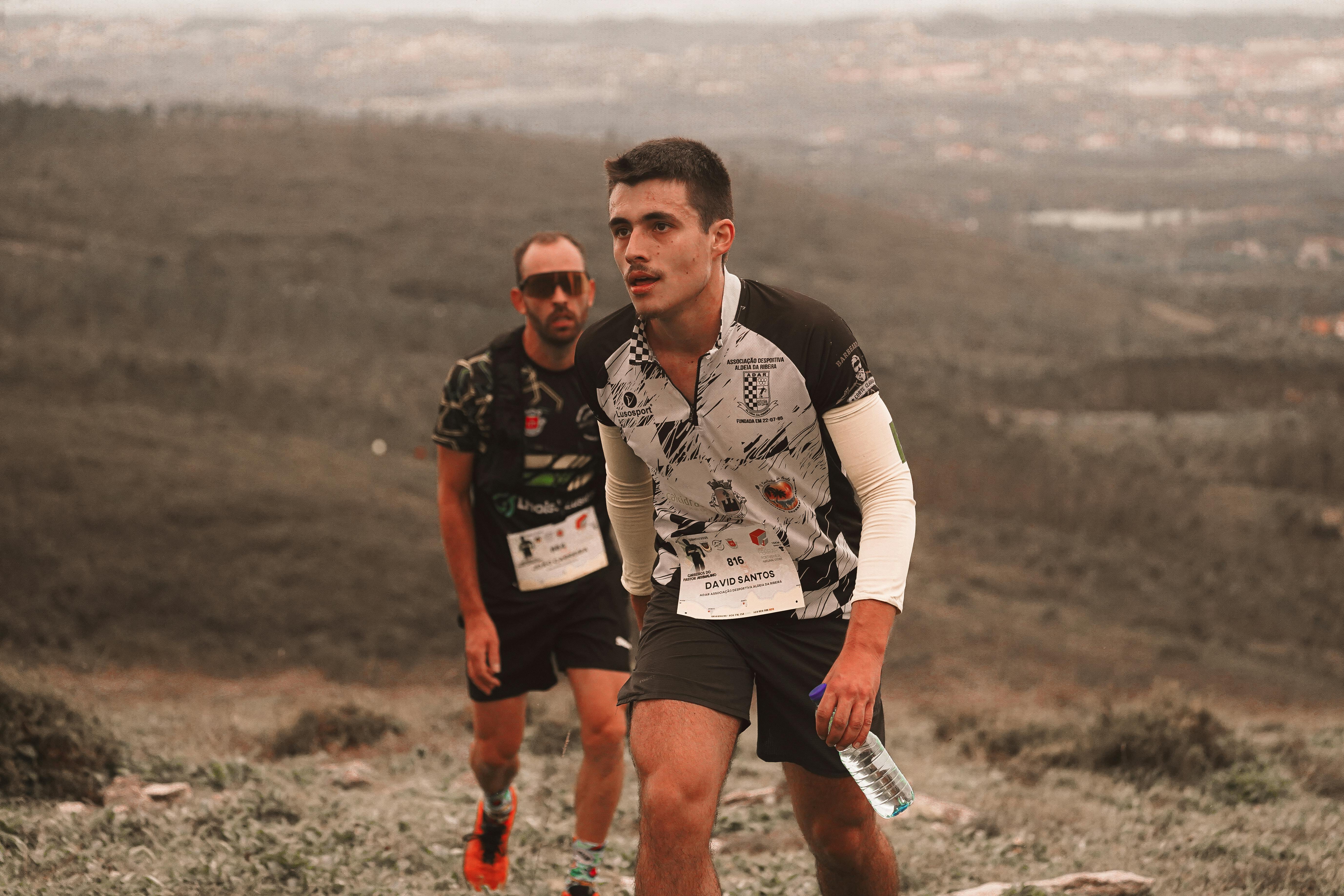 Trail Runners Competing in a Scenic Marathon · Free Stock Photo
