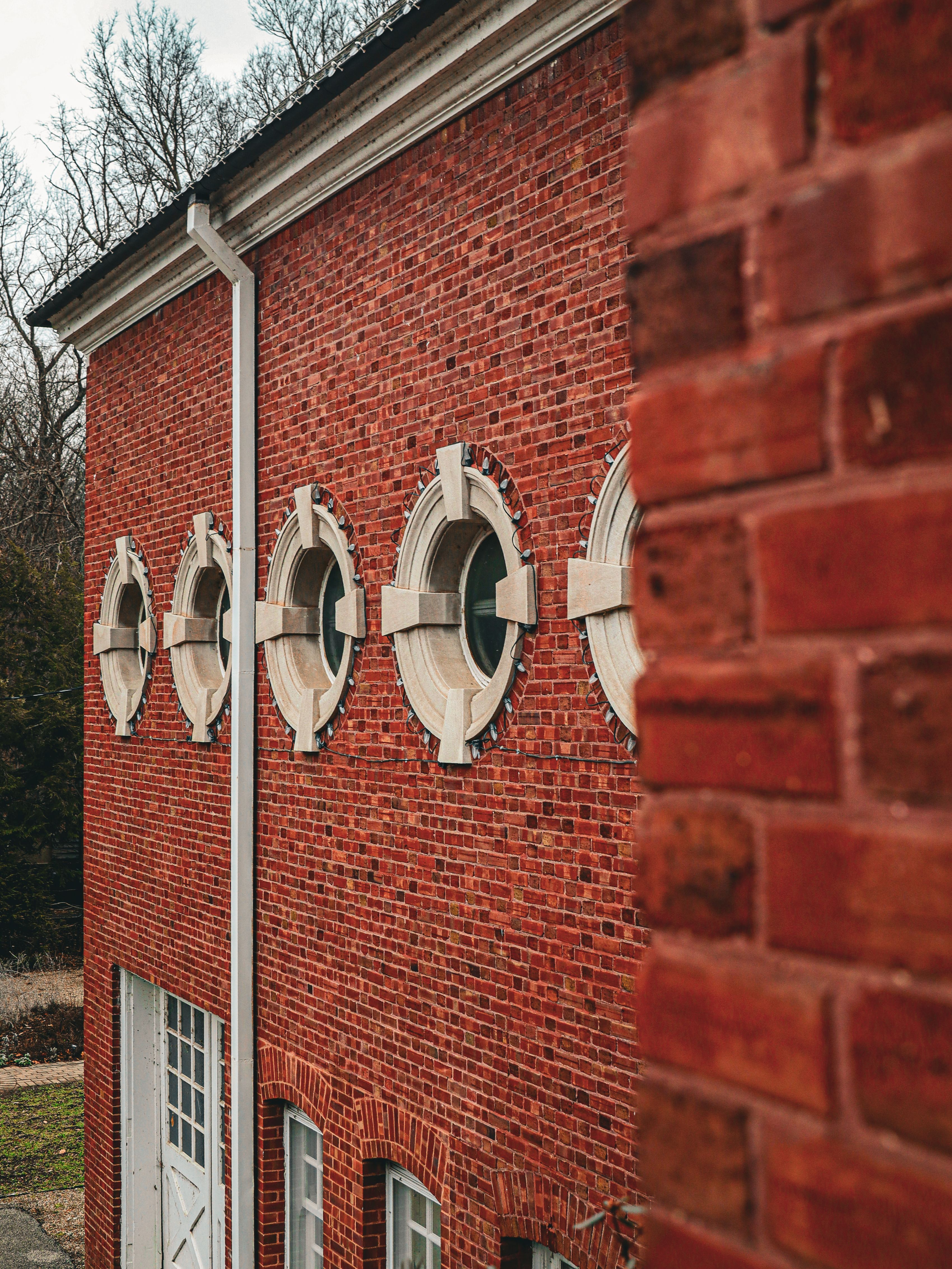 Historic Brick Building with Circular Windows · Free Stock Photo