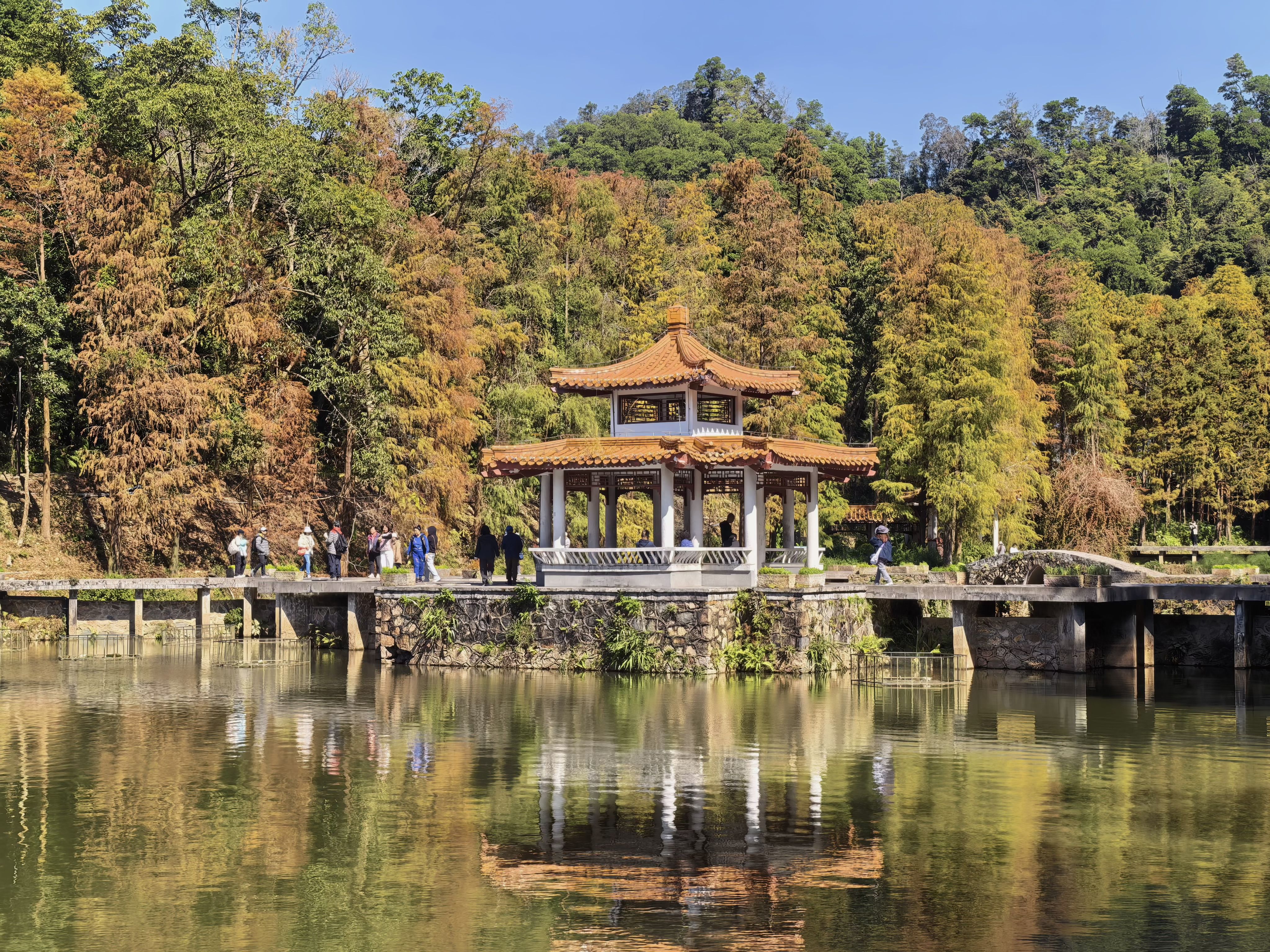Serene Pavilion Reflection in Autumn Landscape · Free Stock Photo