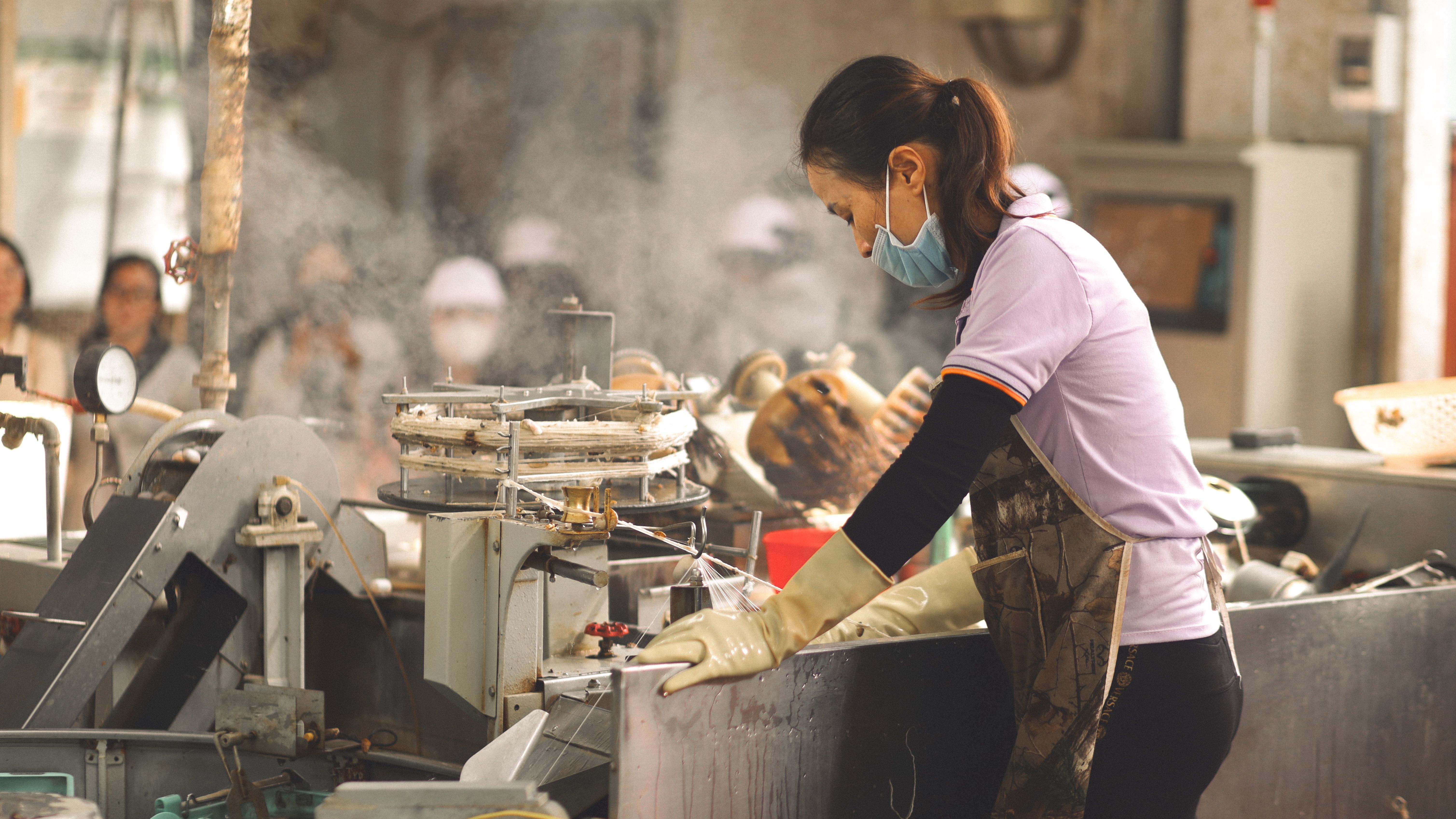 Worker Operating in Industrial Factory Setting · Free Stock Photo