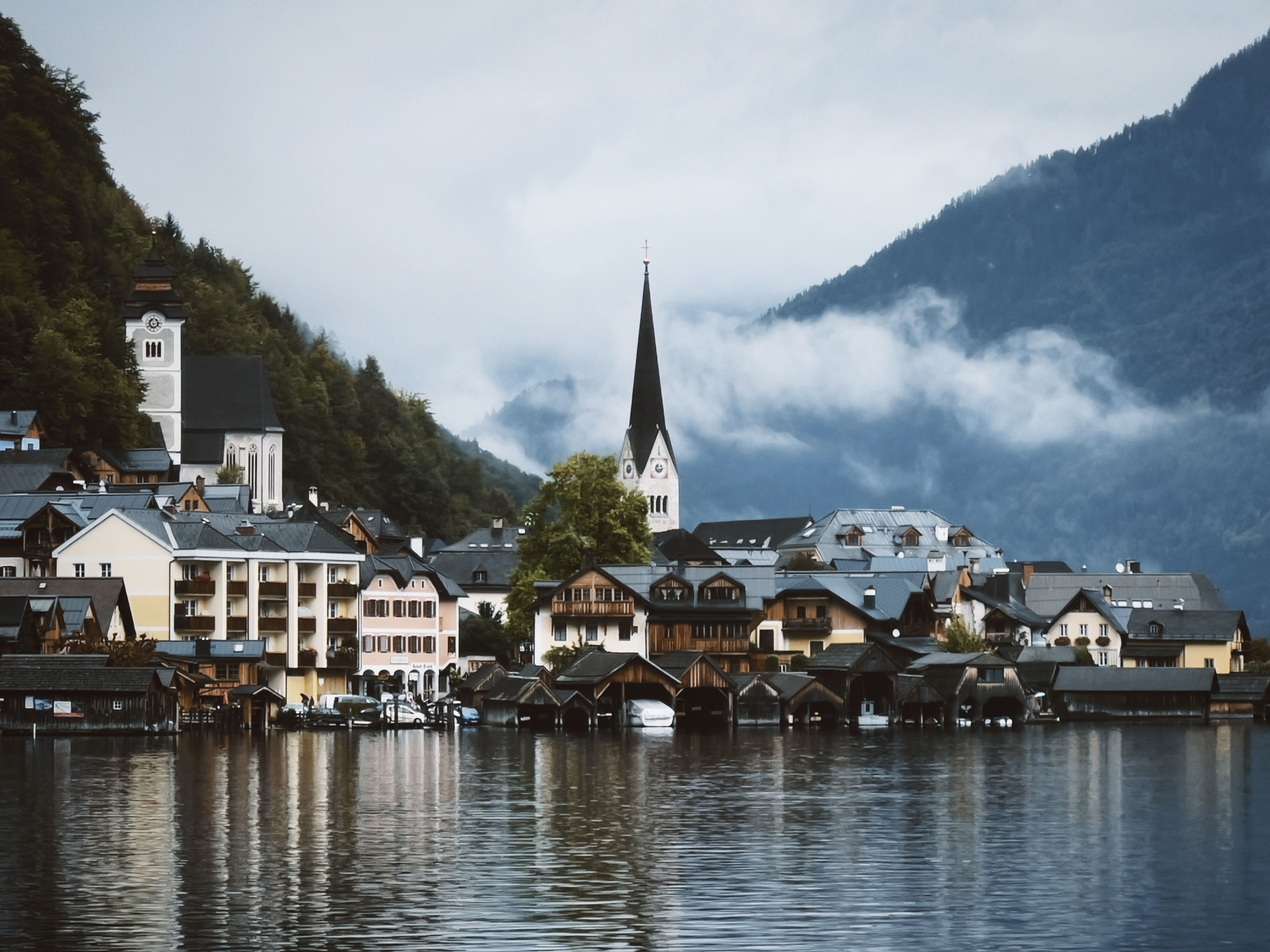 Vista Panorâmica Do Lago Em Hallstatt, áustria. · Foto profissional ...