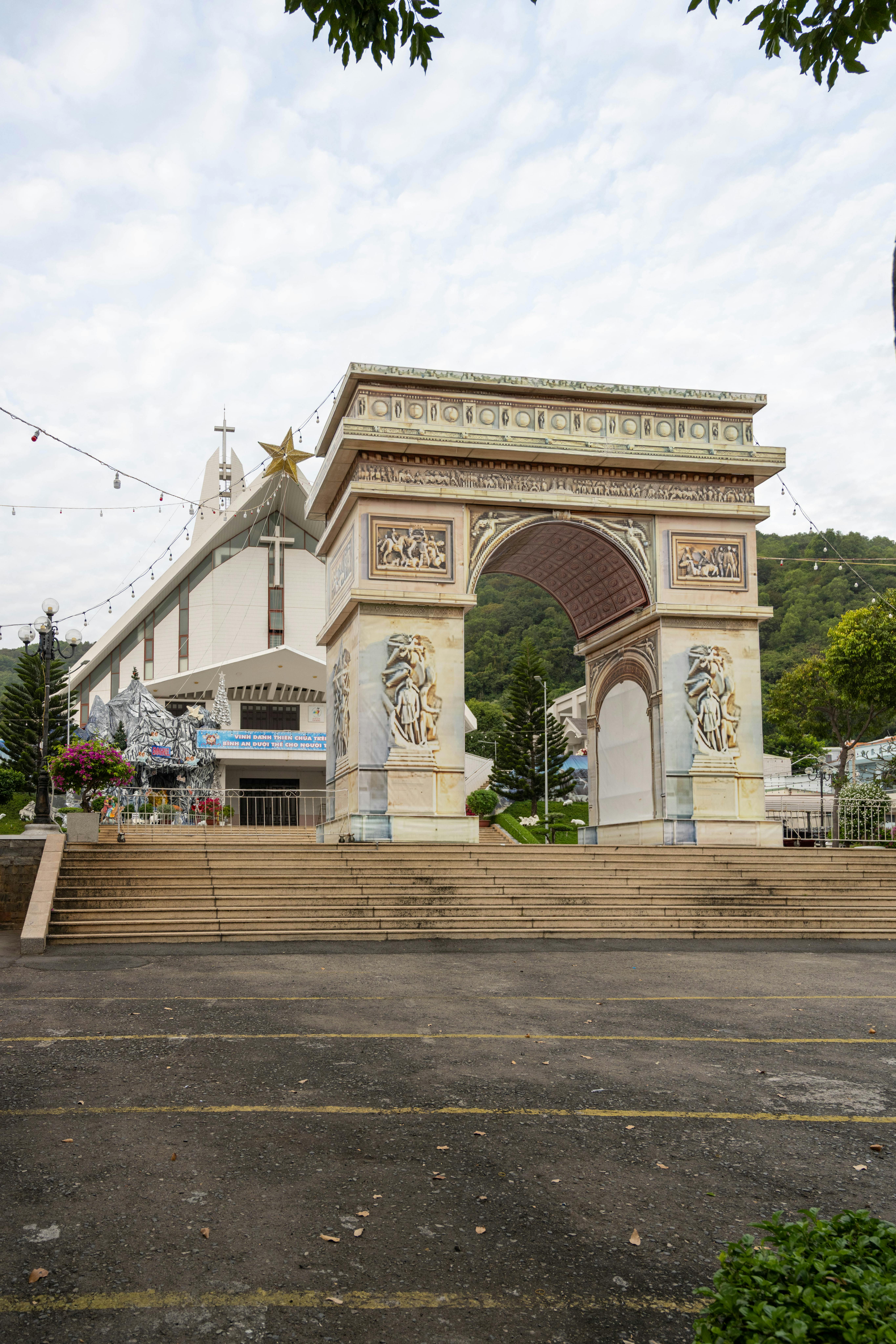 Archway and Church in Vũng Tàu, Vietnam · Free Stock Photo