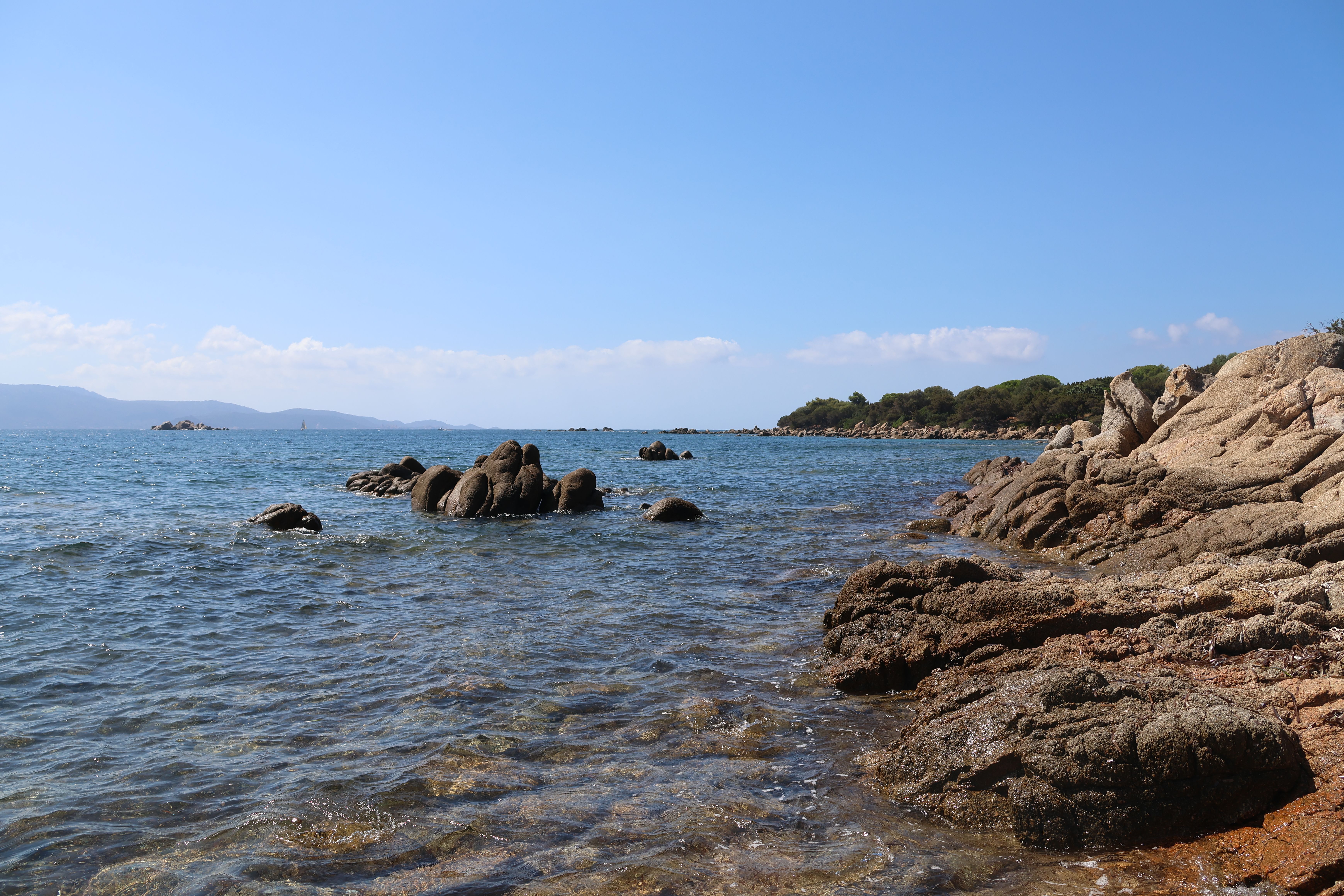Scenic Rocky Shoreline on a Clear Day · Free Stock Photo