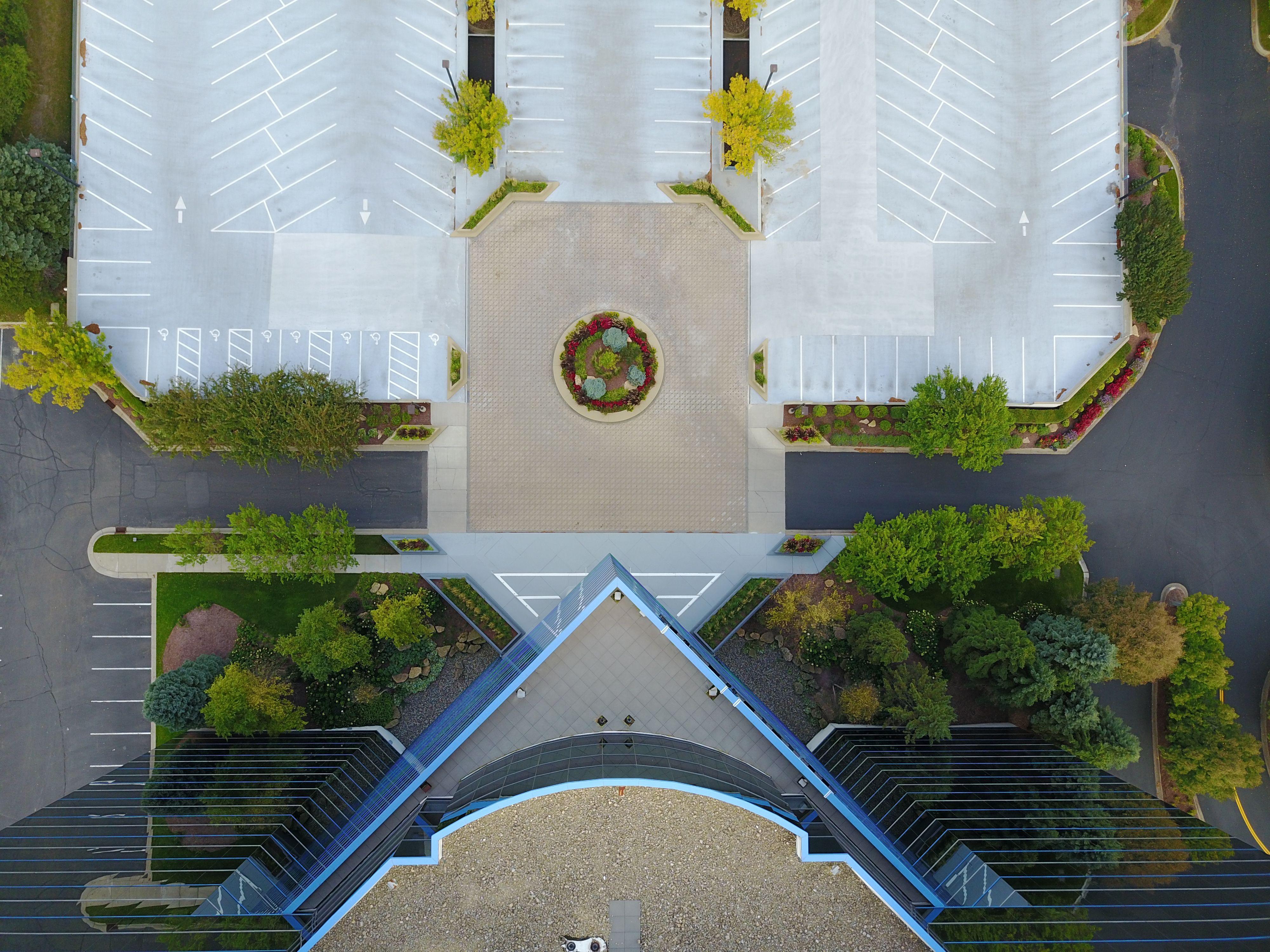 Aerial View of Modern Office Building and Parking Lot · Free Stock Photo