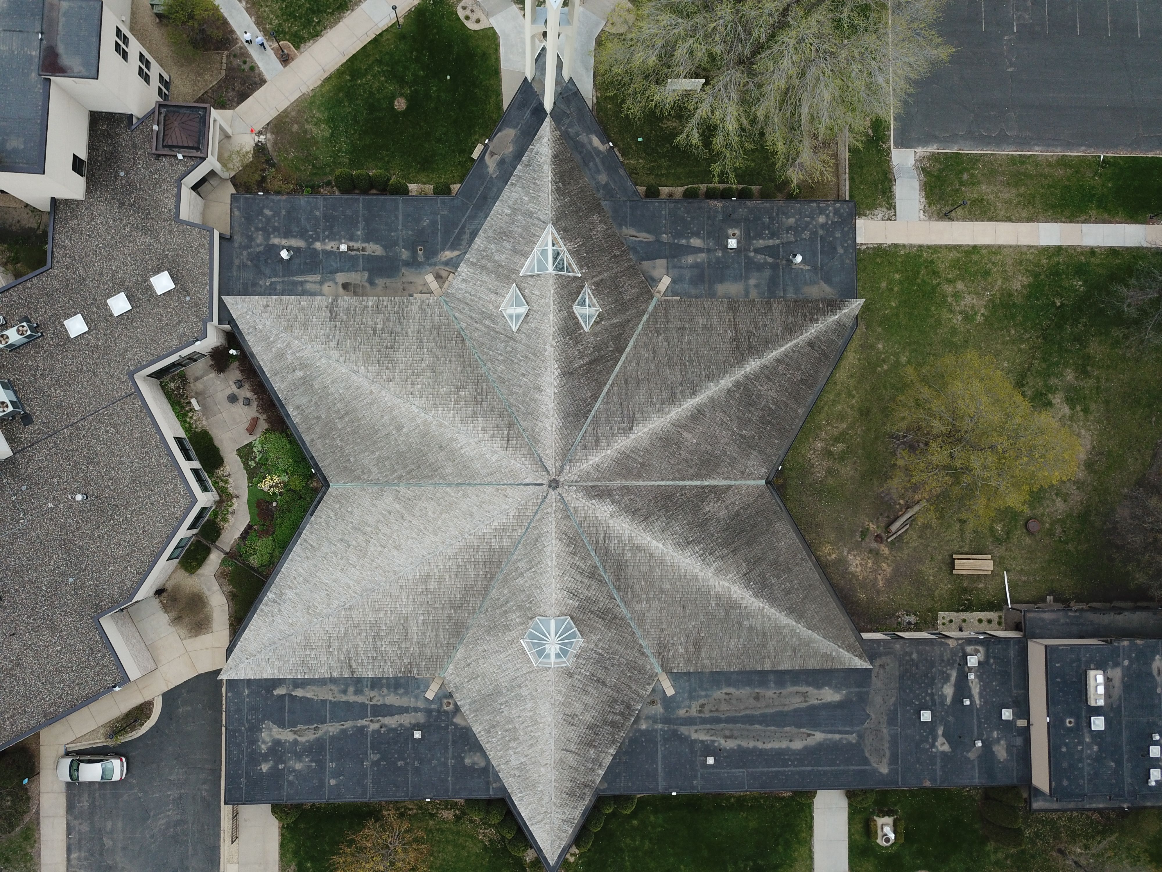 Aerial View of Star-Shaped Roof in Mound, Minnesota · Free Stock Photo