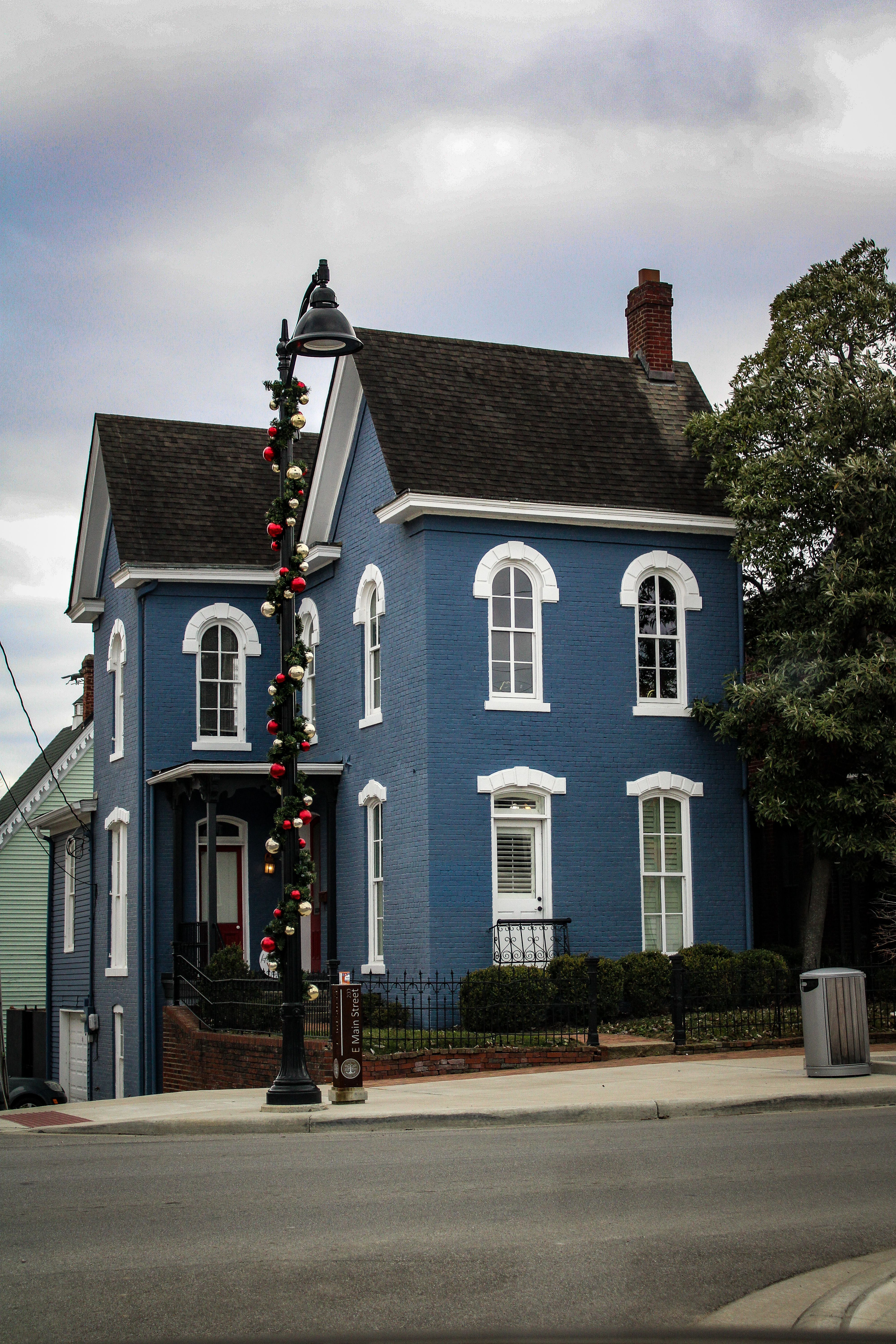 Blue Historic House in New Albany · Free Stock Photo