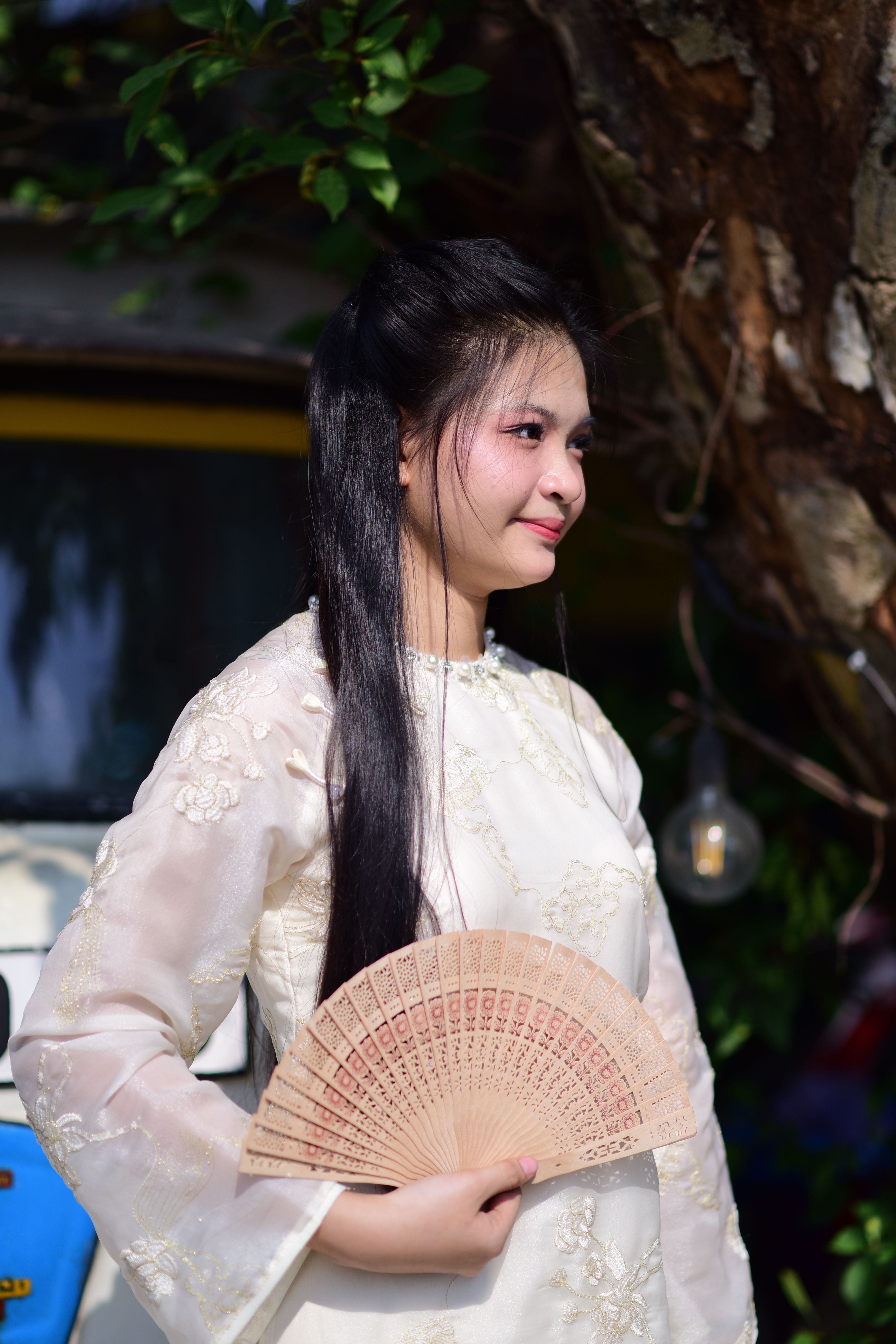 Traditional Vietnamese Portrait with Fan · Free Stock Photo