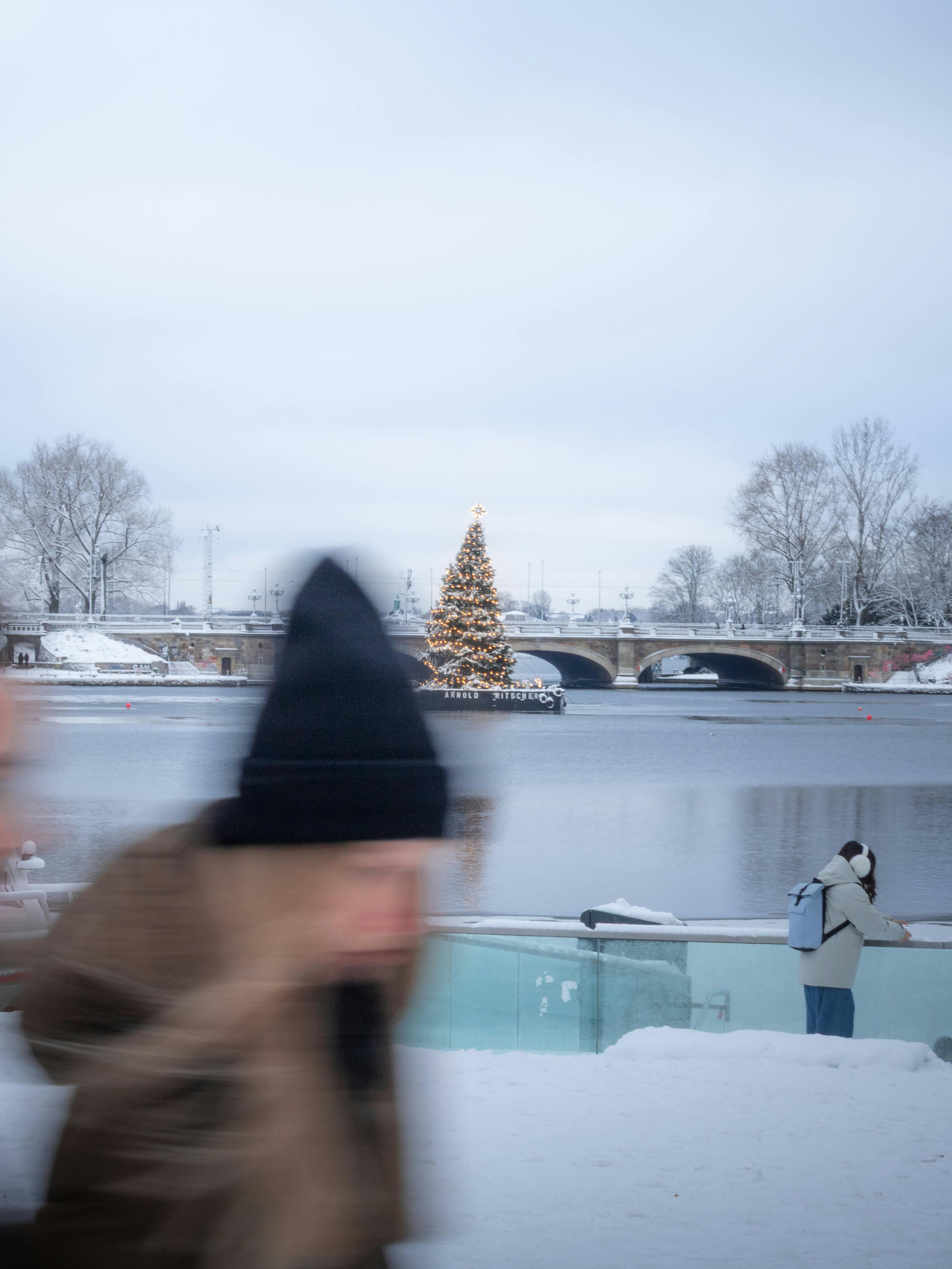 40 000+ 4k+25inch+monitor banque d’images et photos libres de droit ...