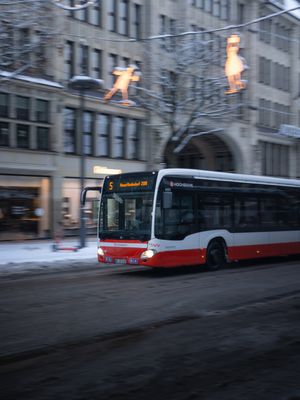 Bus 4k Photos, Download The BEST Free Bus 4k Stock Photos & HD Images