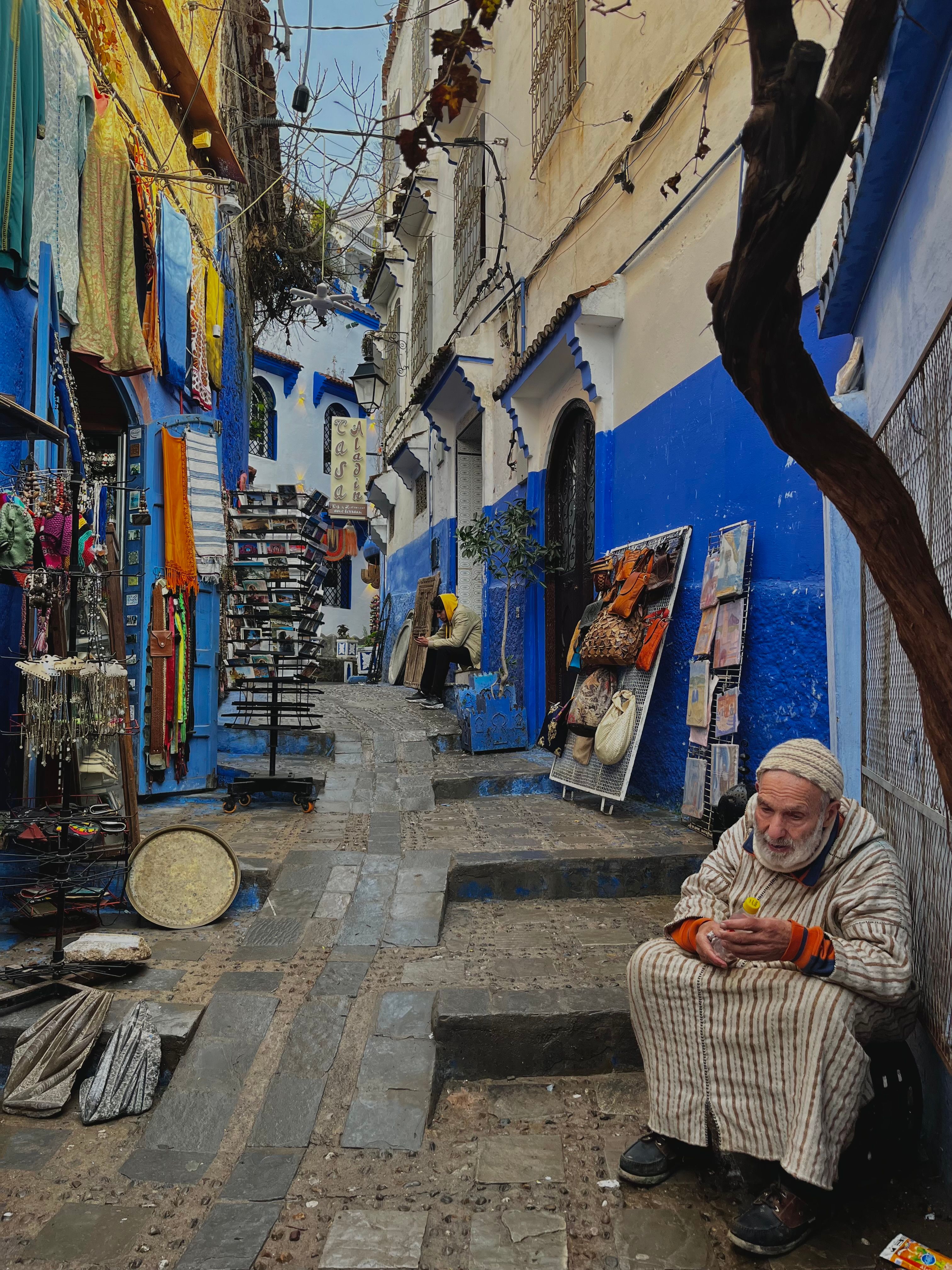 Charming Street Scene in Chefchaouen, Morocco · Free Stock Photo