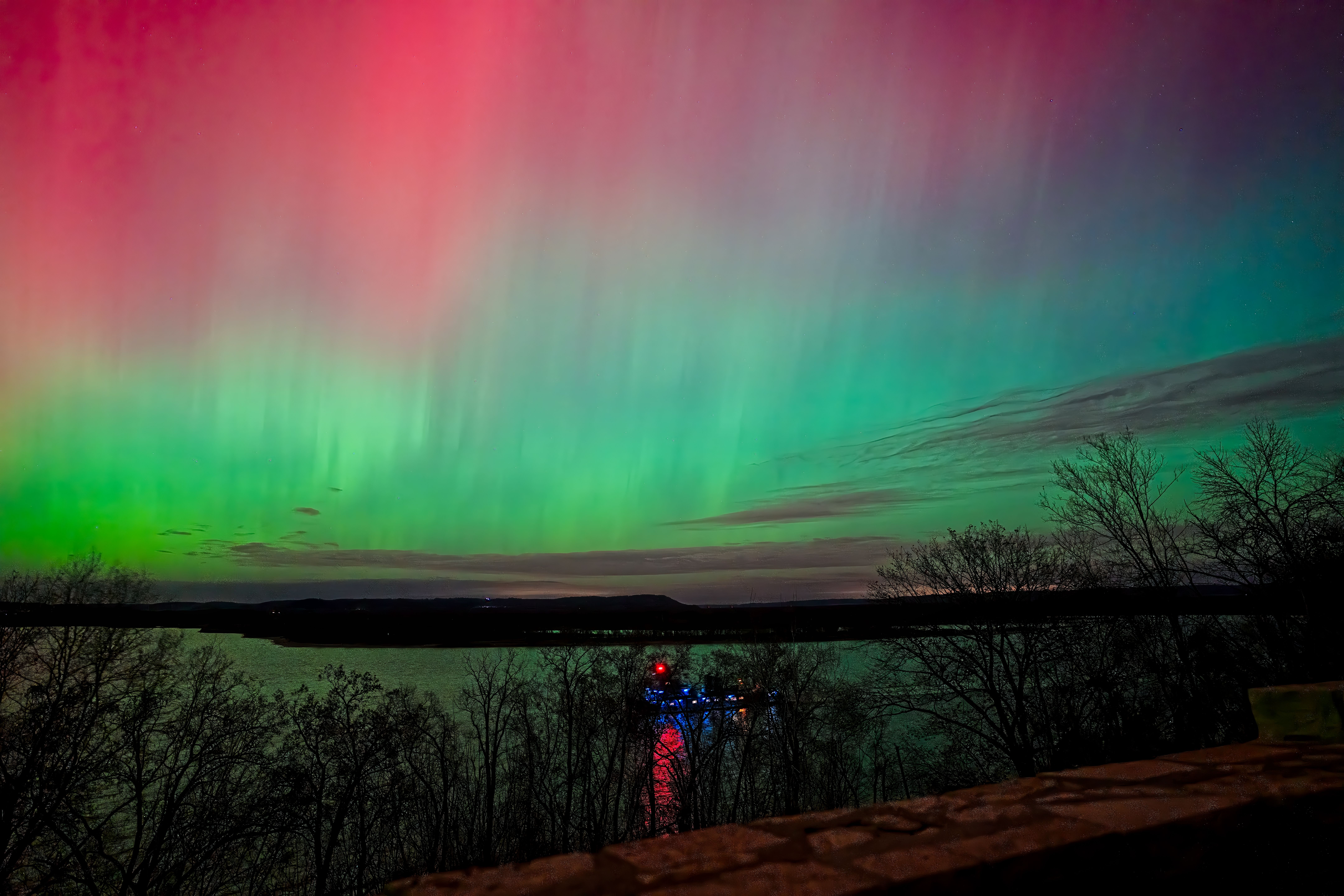Vibrant Northern Lights over Reads Landing · Free Stock Photo