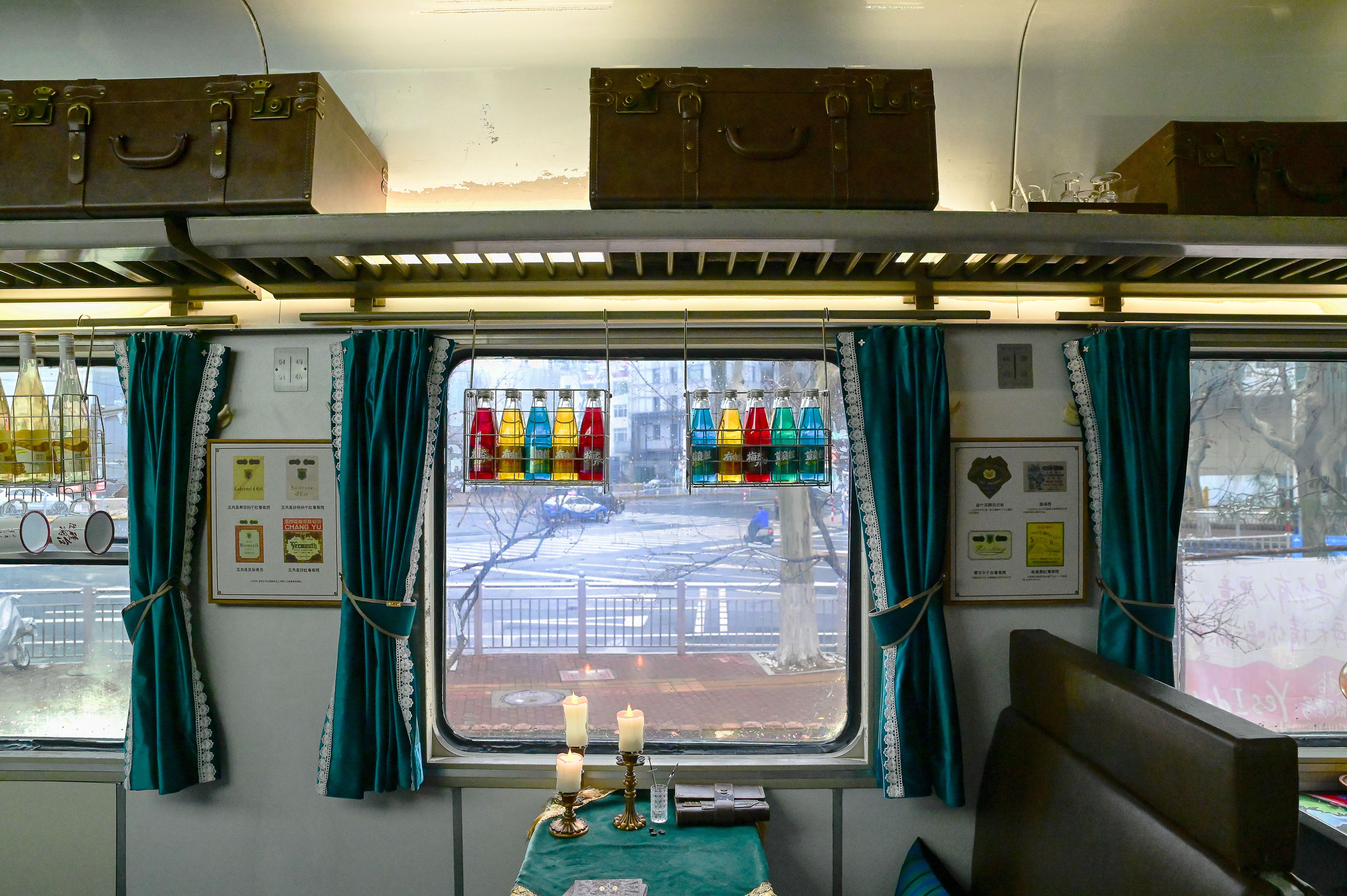 Interior of Vintage Dining Car with Decor · Free Stock Photo