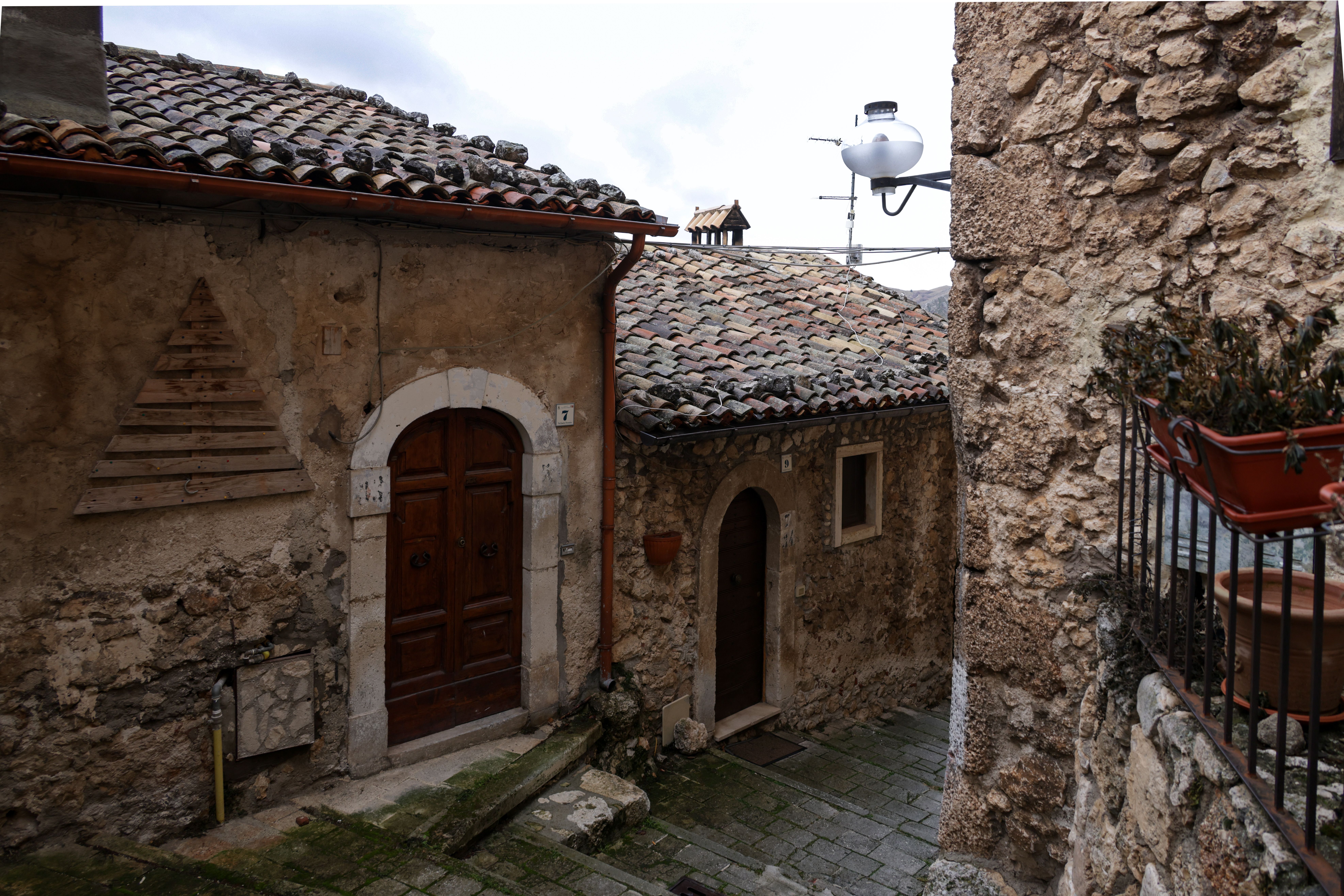Charming Rustic Village Alley in Italy · Free Stock Photo