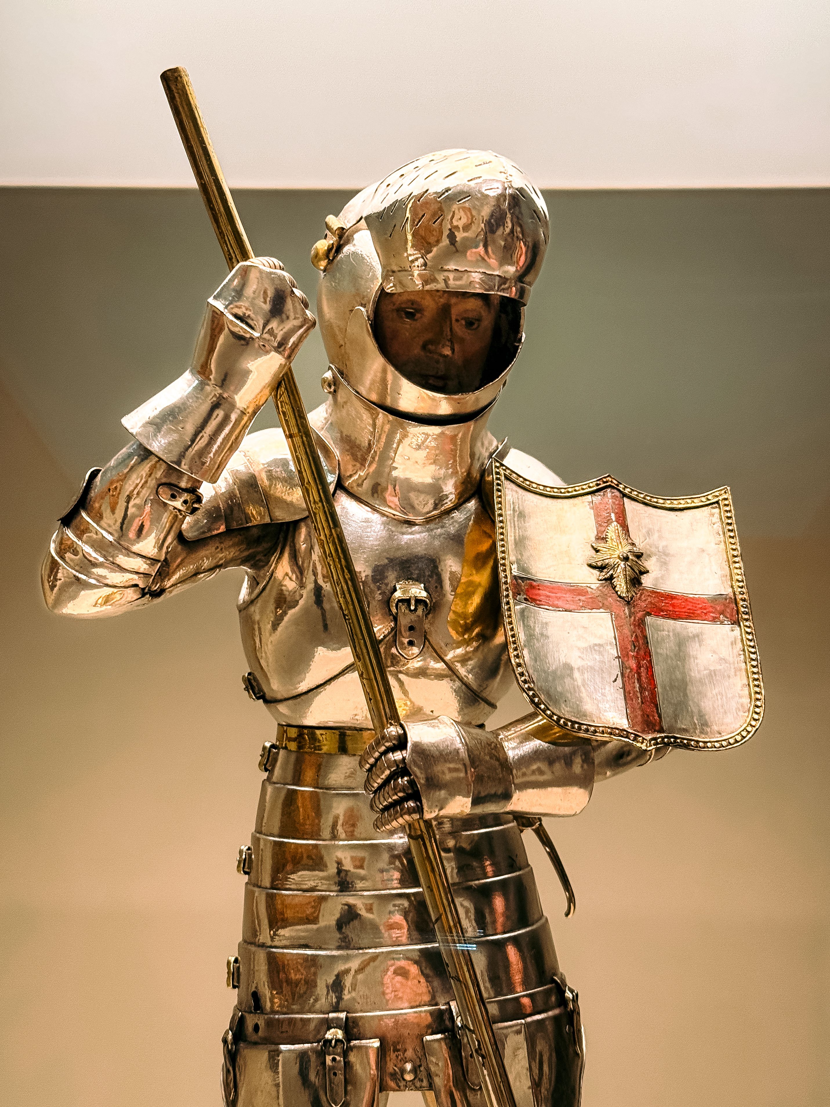 Medieval Knight Armor on Display in Barcelona · Free Stock Photo