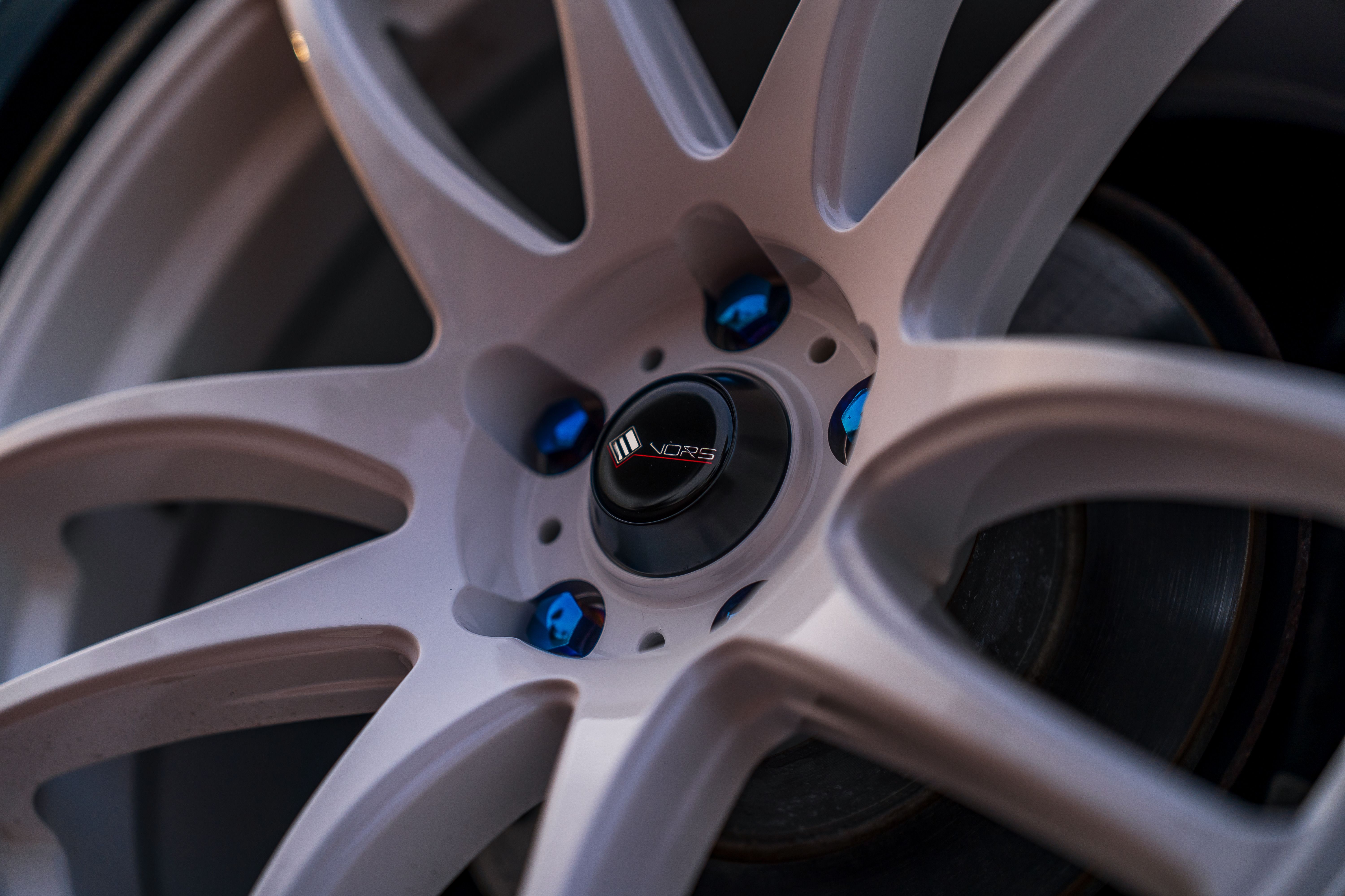 Close-up of Stylish Car Wheel Rim Design · Free Stock Photo