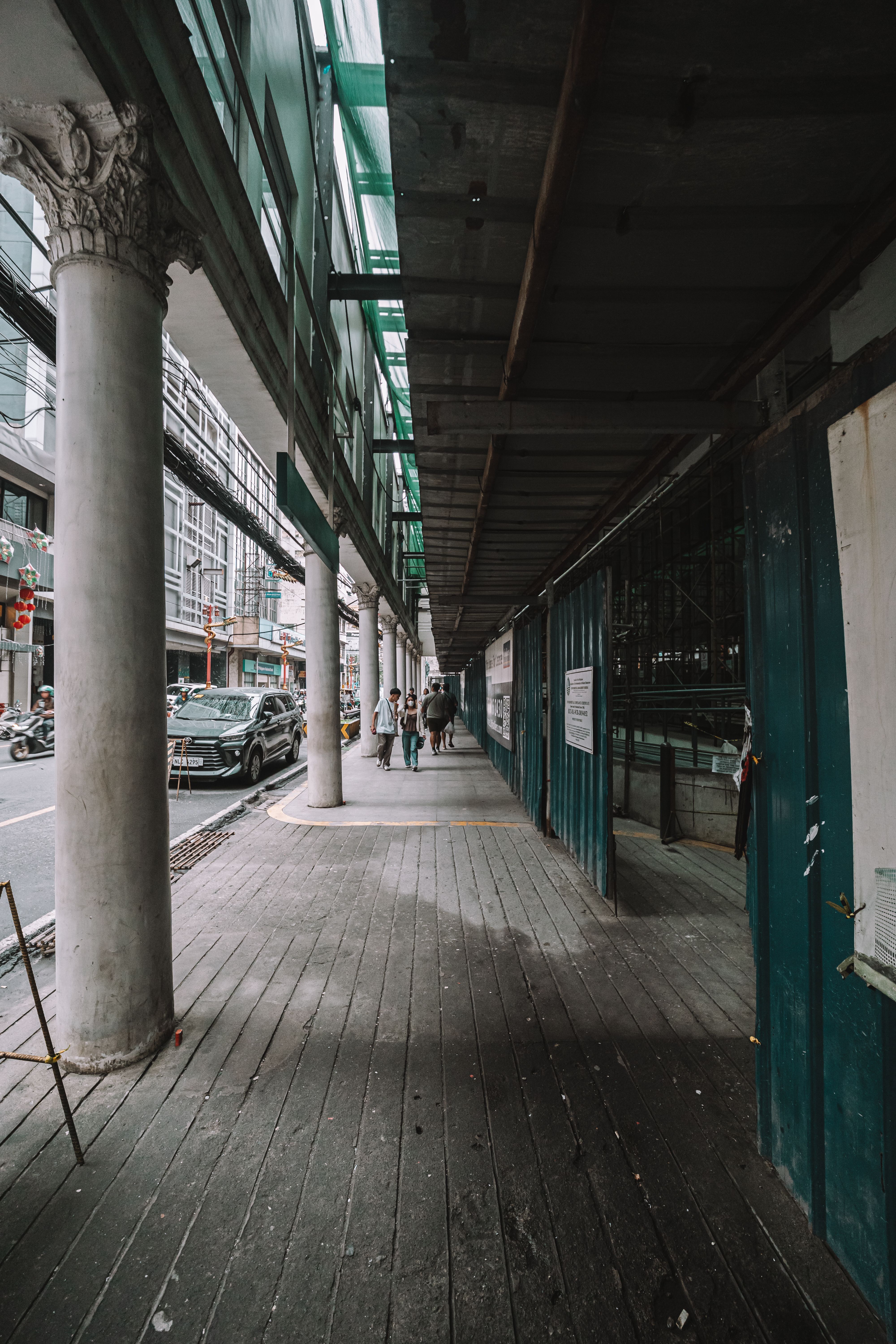 Urban Street with Architectural Columns in City · Free Stock Photo