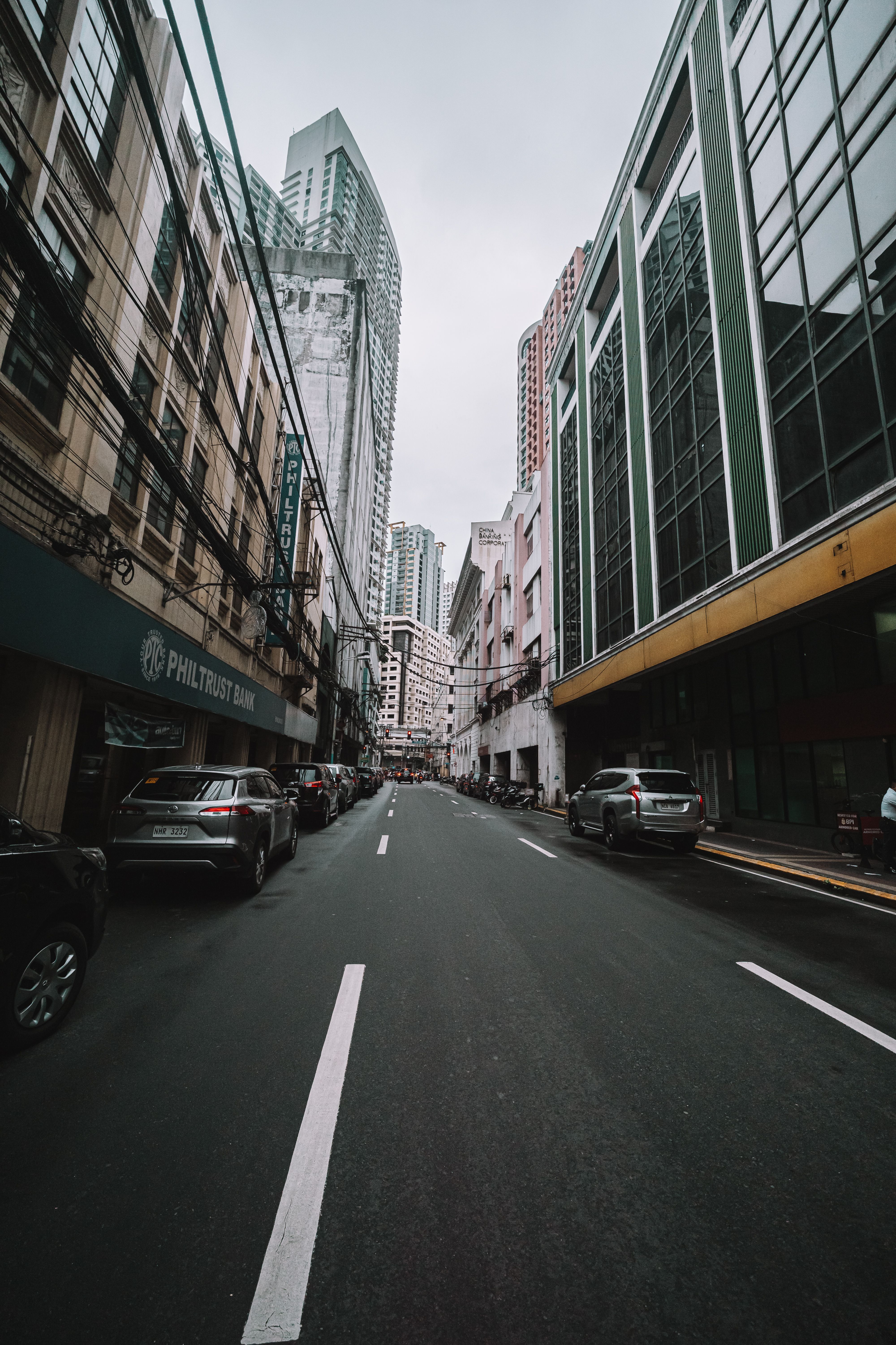 Urban Street View with Tall Modern Buildings · Free Stock Photo