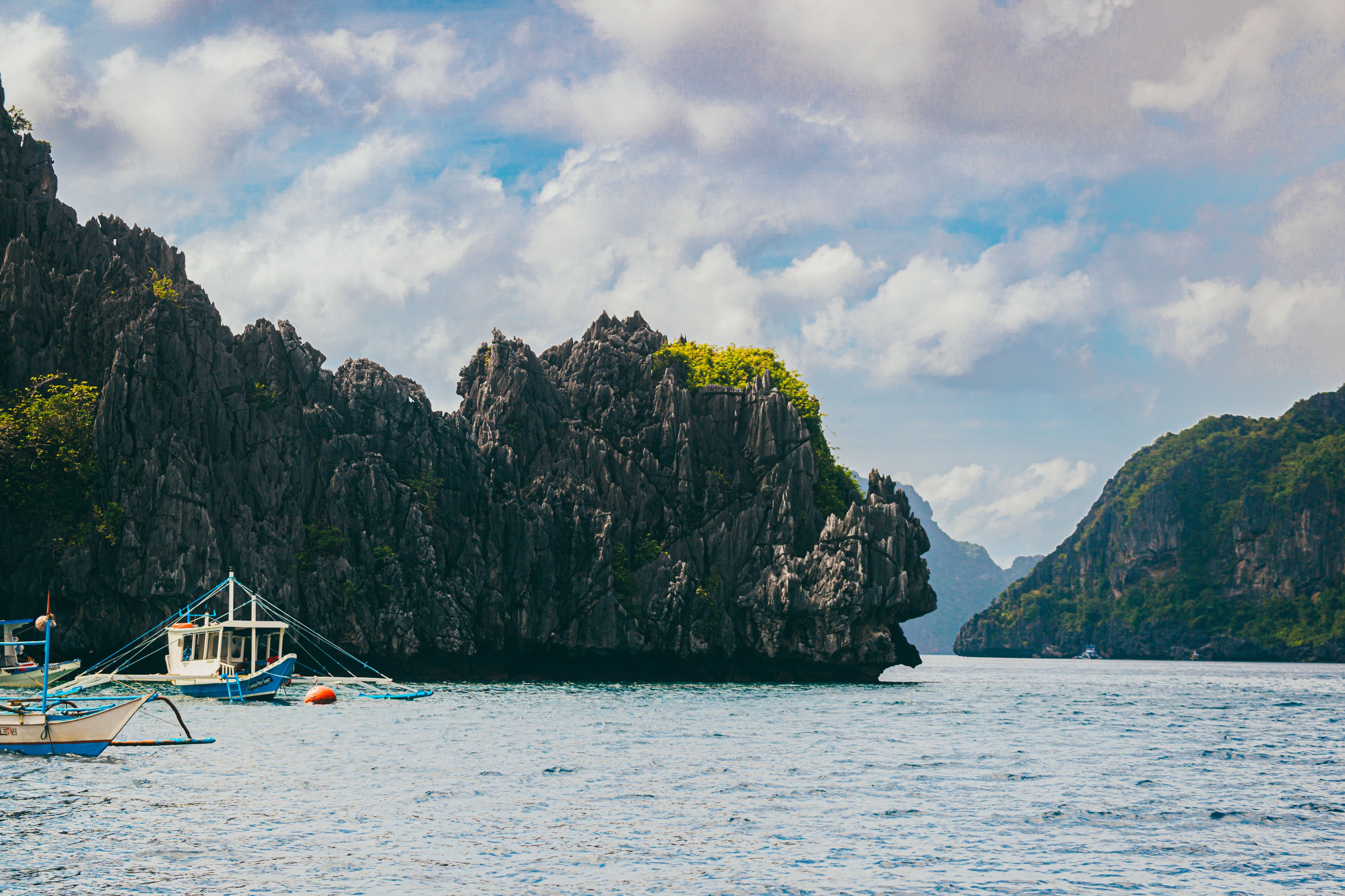 Boats Anchored by the Islands of the Palawan Archipelago · Free Stock Photo