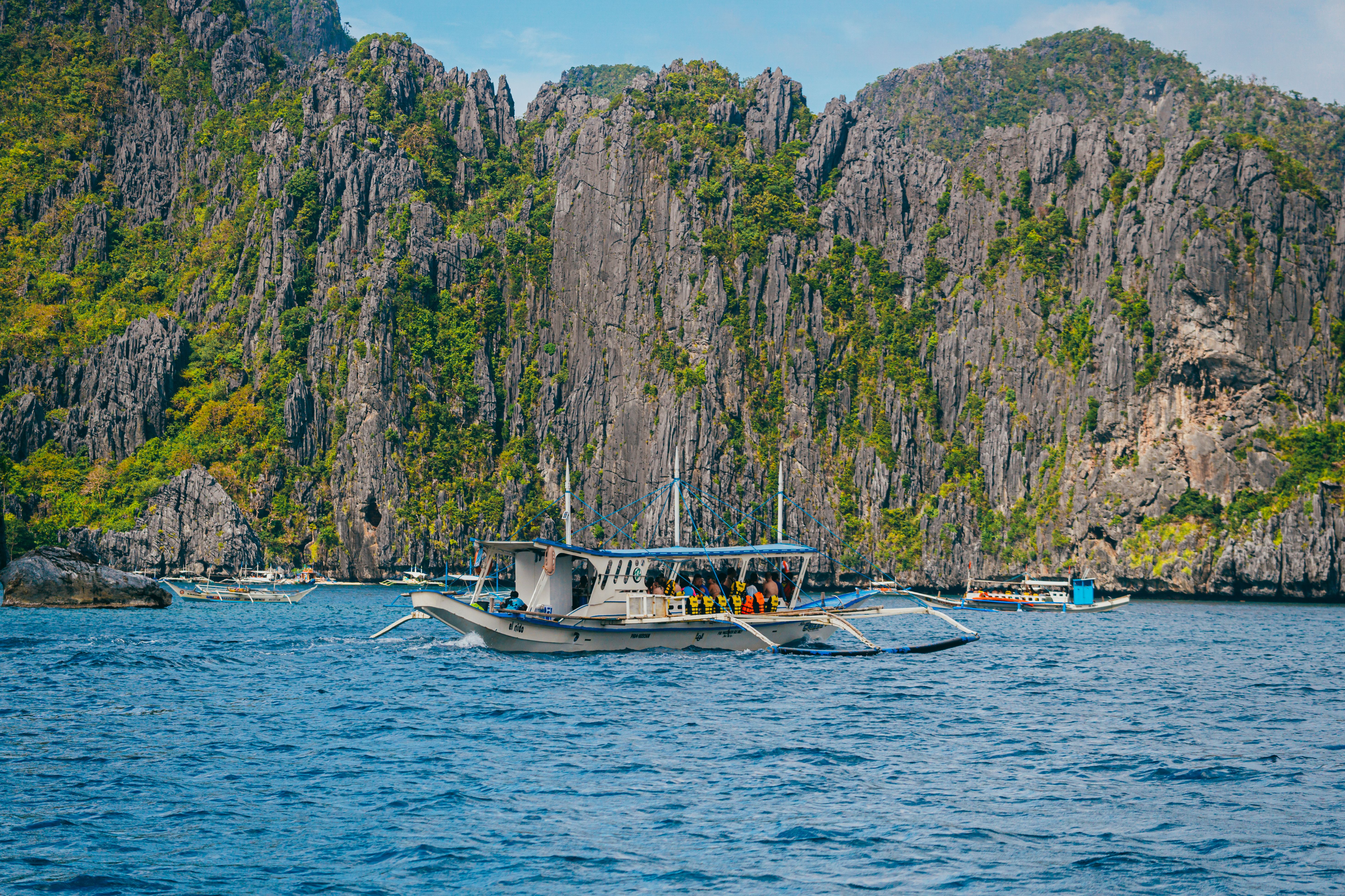 Boats Anchored by the Islands of the Palawan Archipelago · Free Stock Photo
