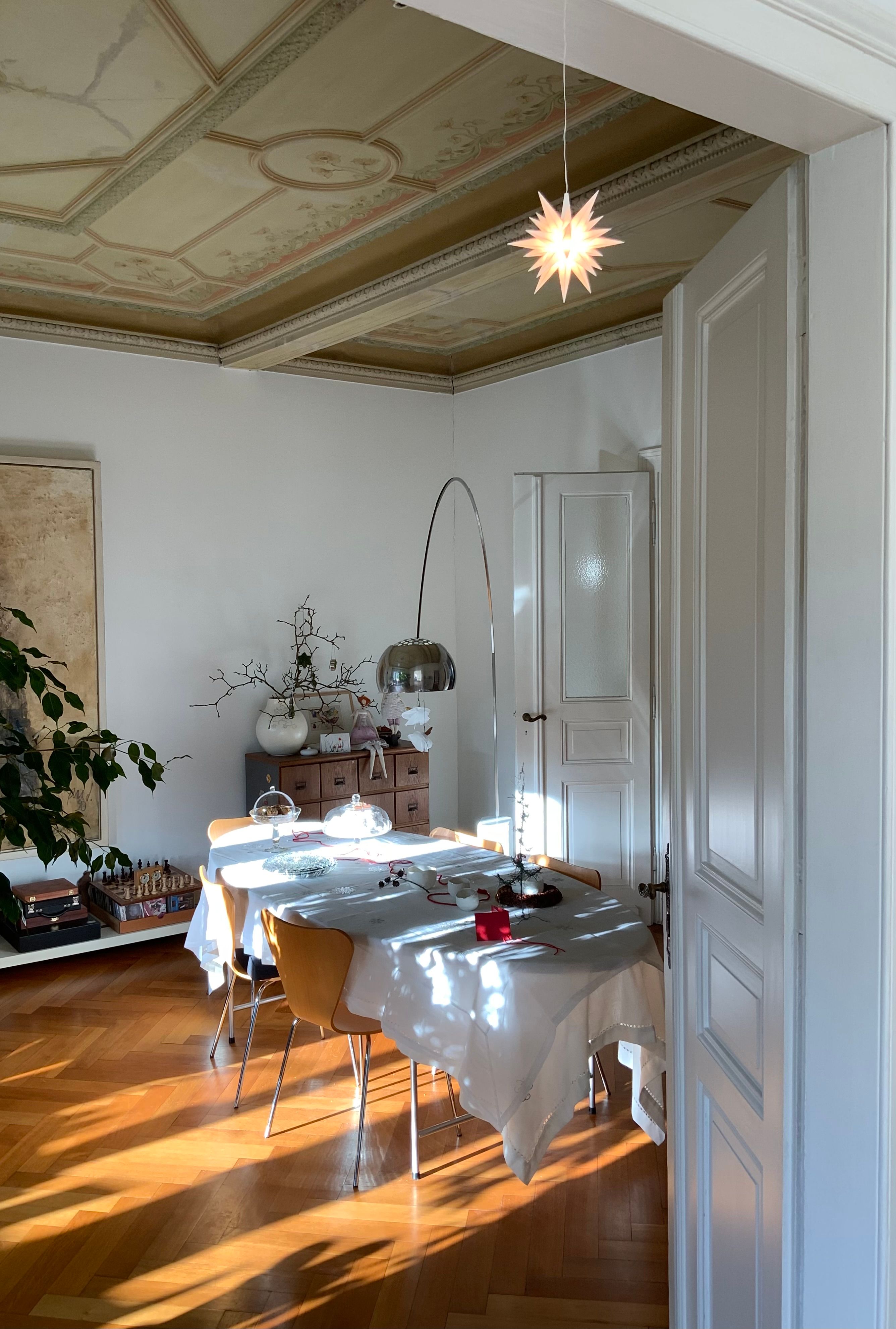 Elegant Dining Room with Star Light at Noon · Free Stock Photo