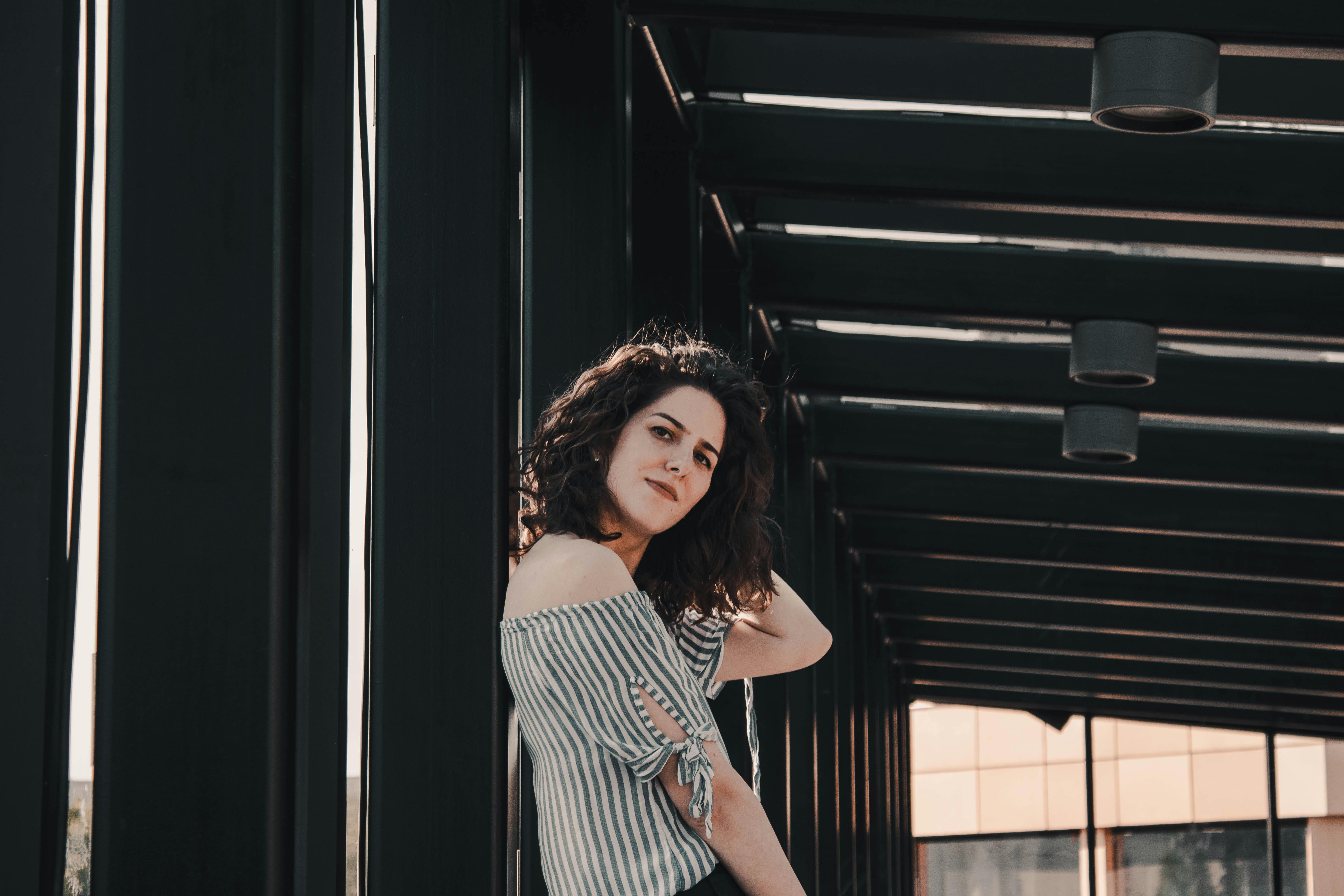 Female Standing Profile Photos, Download The BEST Free Female Standing ...