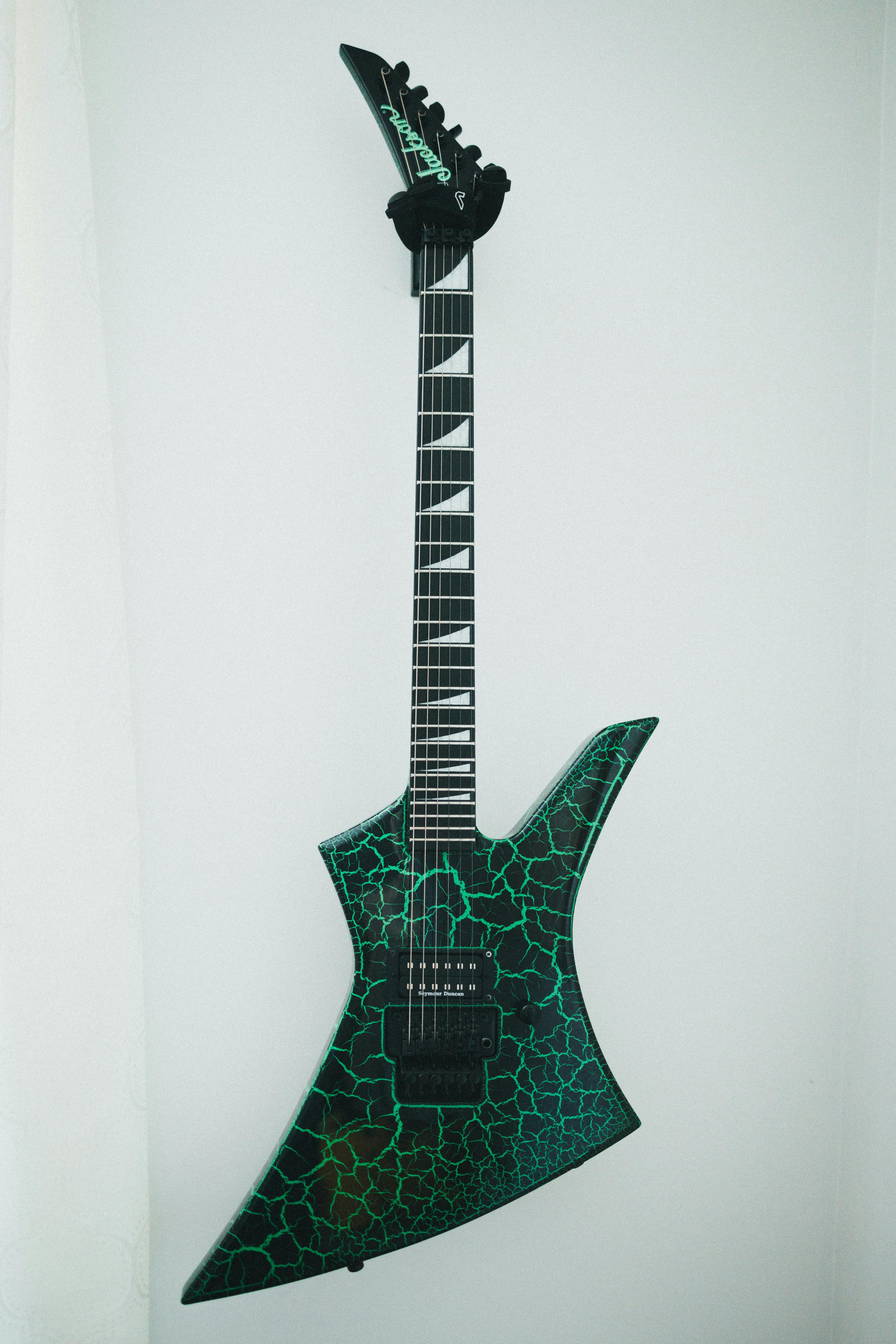 Guitarra Eléctrica Vibrante Con Acabado Craquelado único · Foto de ...