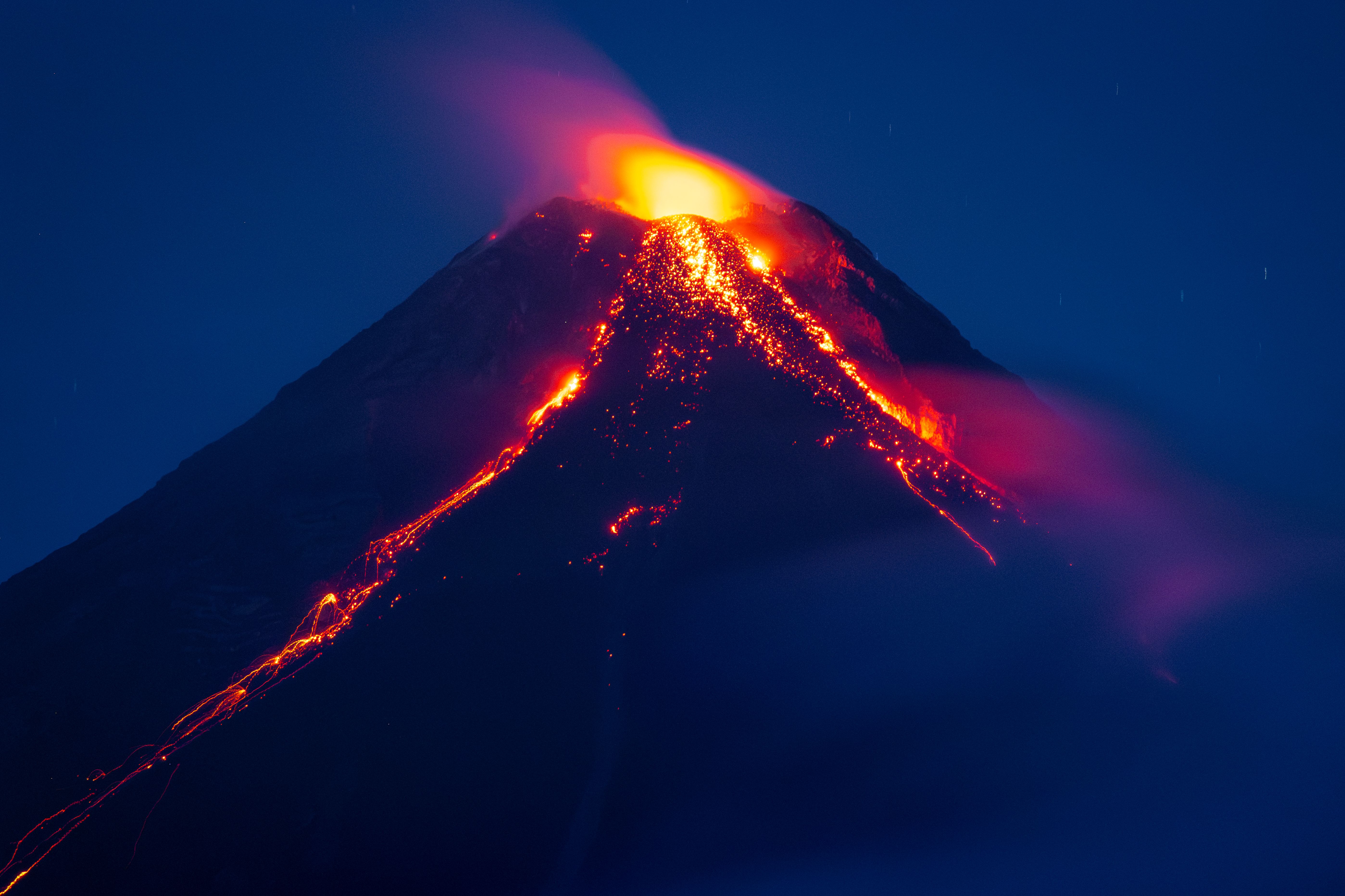 Erupção Do Vulcão Mayon Em Bicol, Filipinas · Foto profissional gratuita