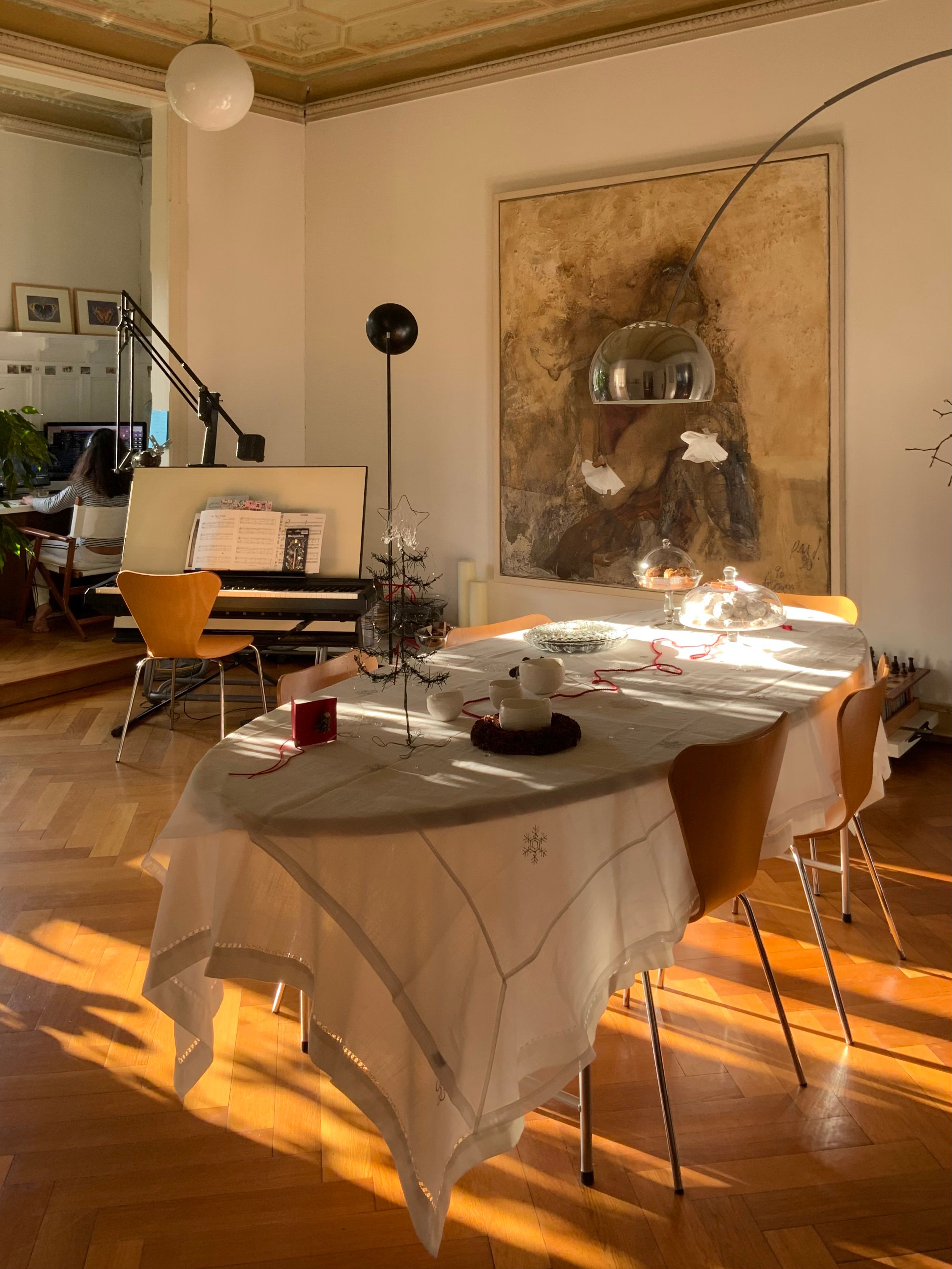 Elegant Dining Room with Sunlit Table Setting · Free Stock Photo