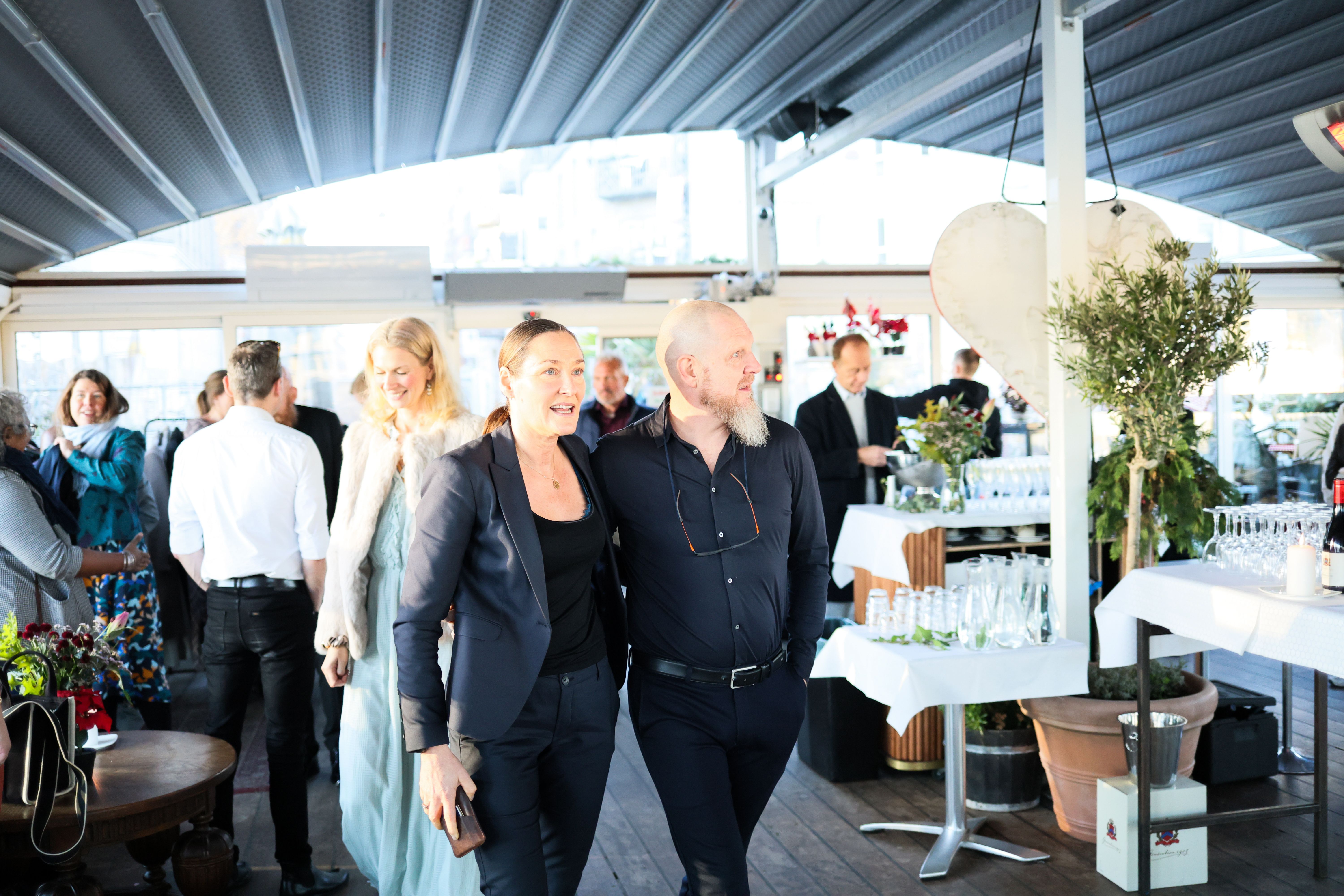 Elegant Indoor Gathering with Smiling Guests · Free Stock Photo