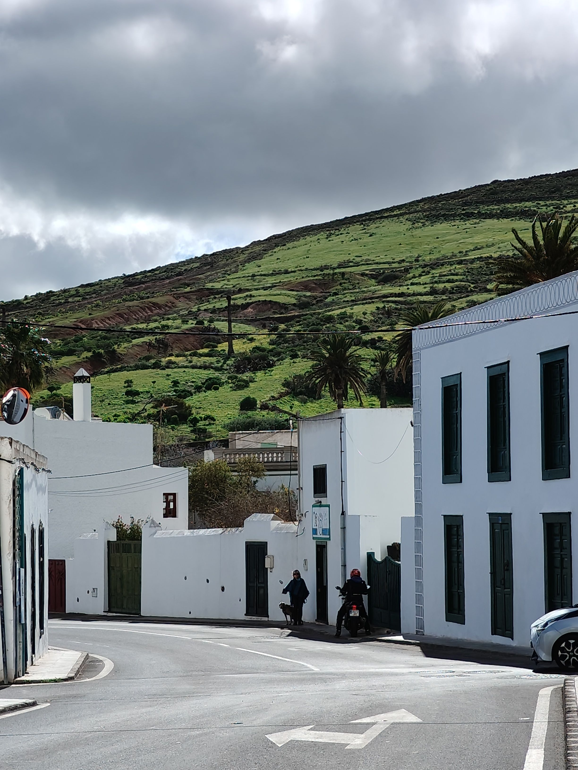 Charming Street in Spanish Village with Hillside View · Free Stock Photo