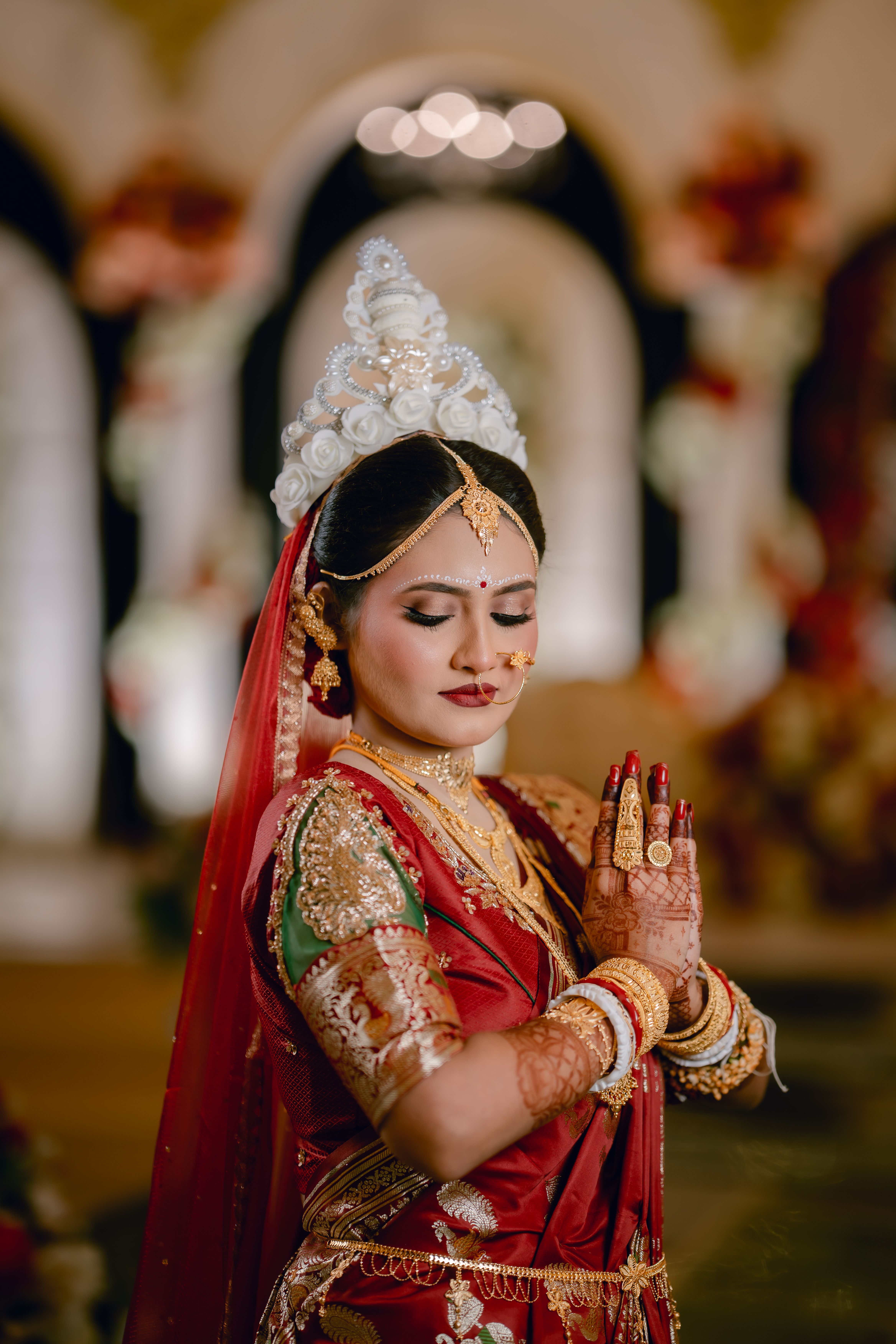 Novia Tradicional Bengalí Con Sari Rojo · Foto de stock gratuita