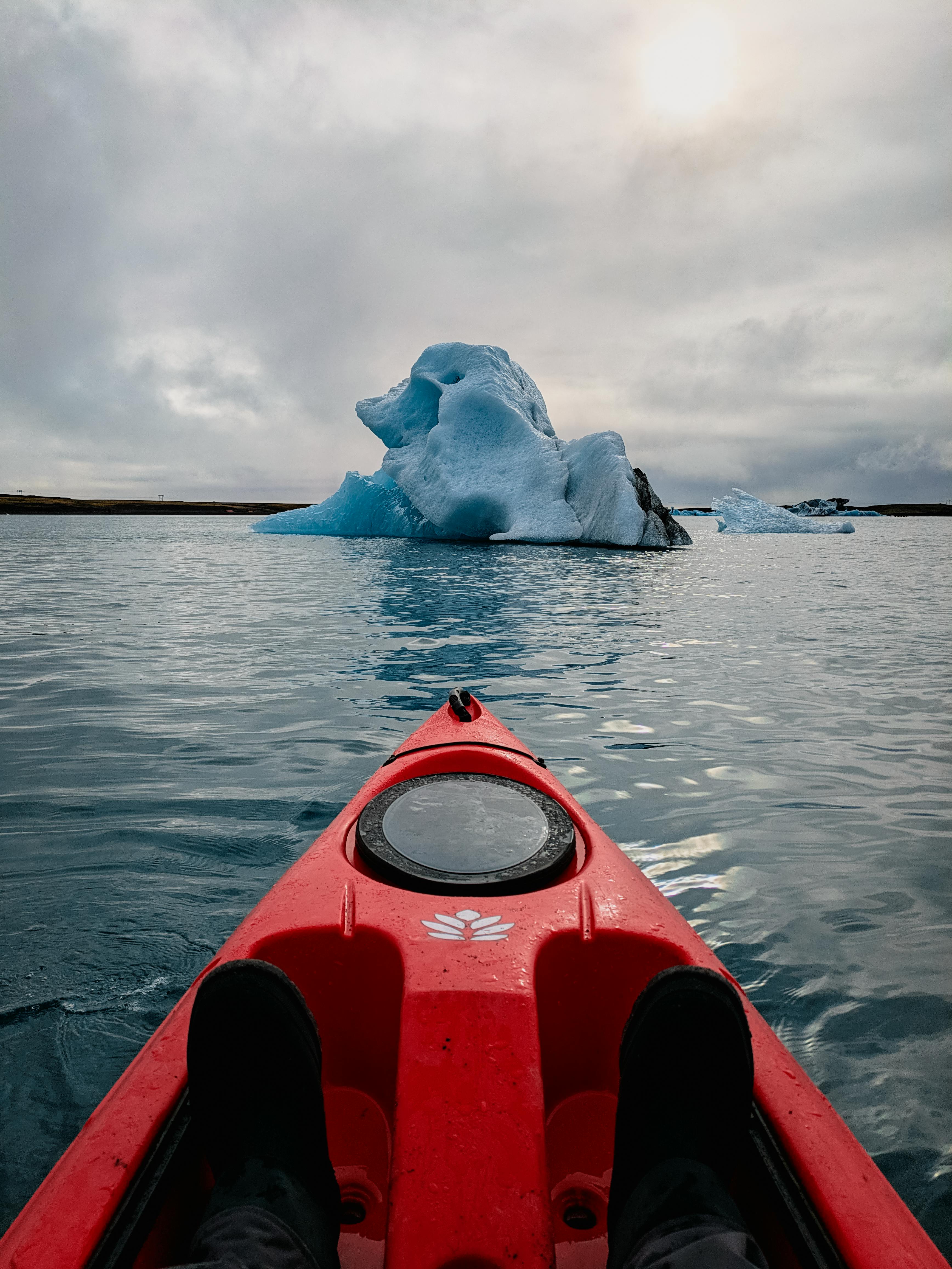 Aventure En Kayak Au Milieu Des Icebergs Islandais · Photo gratuite