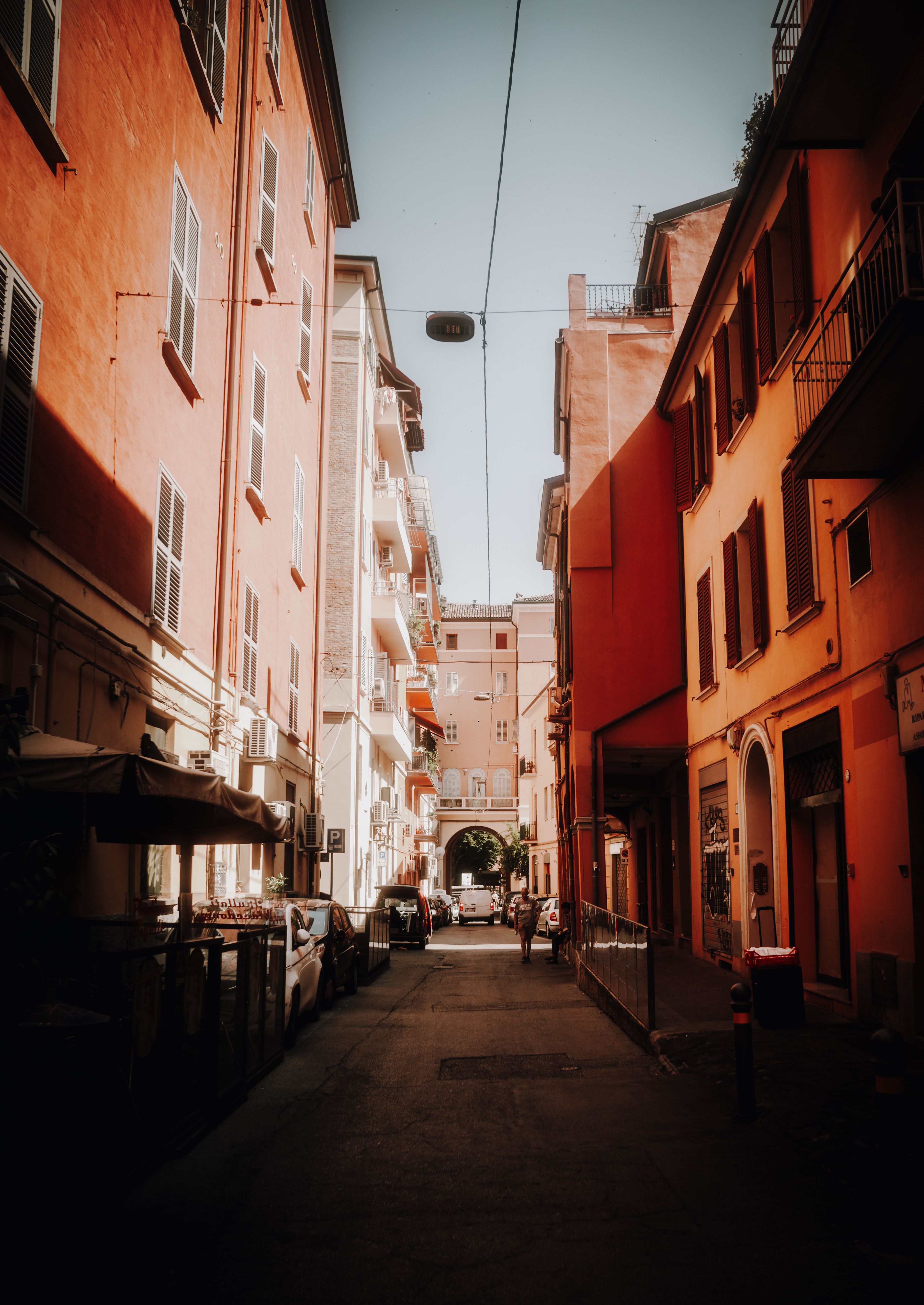 Charming Urban Alleyway with Vibrant Buildings · Free Stock Photo