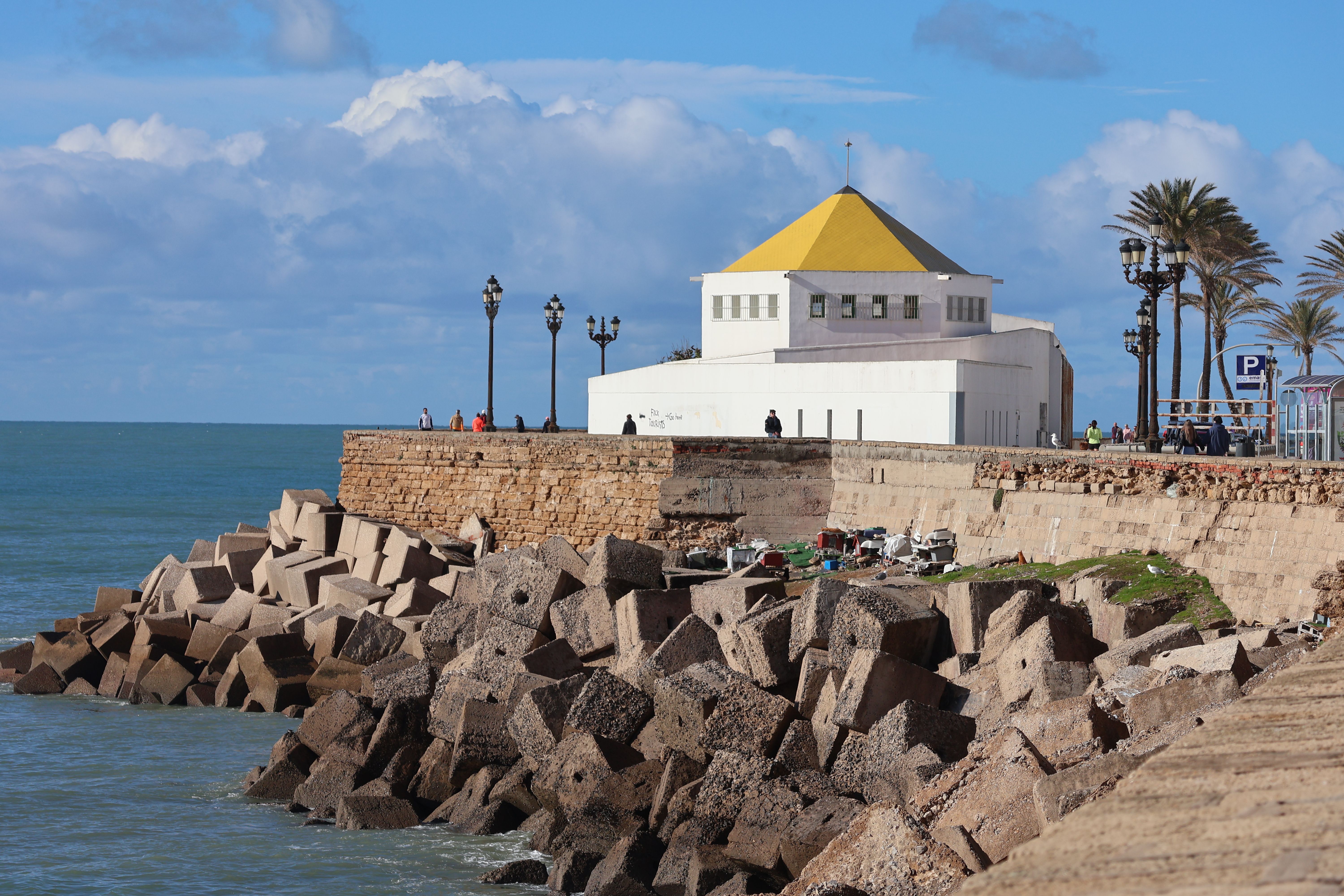 Scenic View of Cádiz Promenade with Iconic Architecture · Free Stock Photo