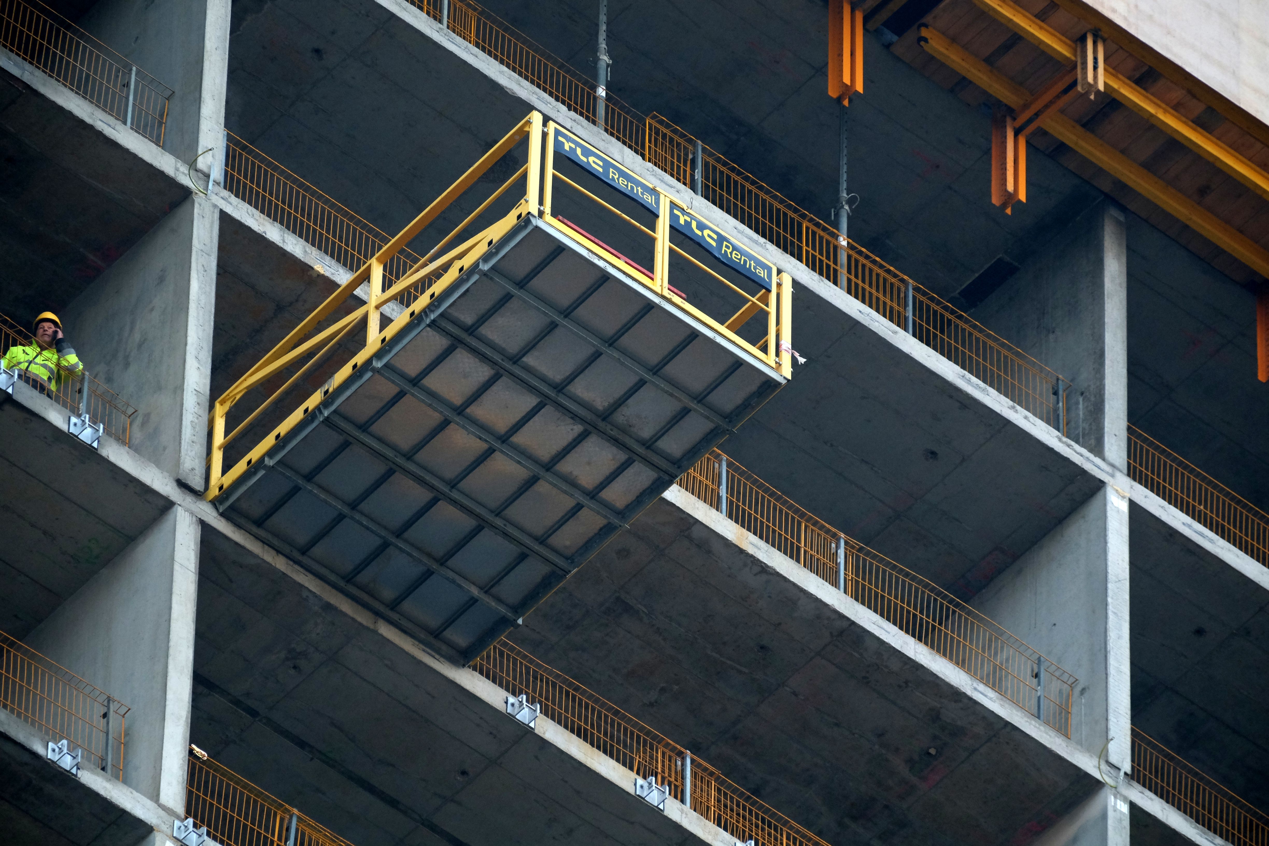 Construction Worker Operating Platform Lift · Free Stock Photo