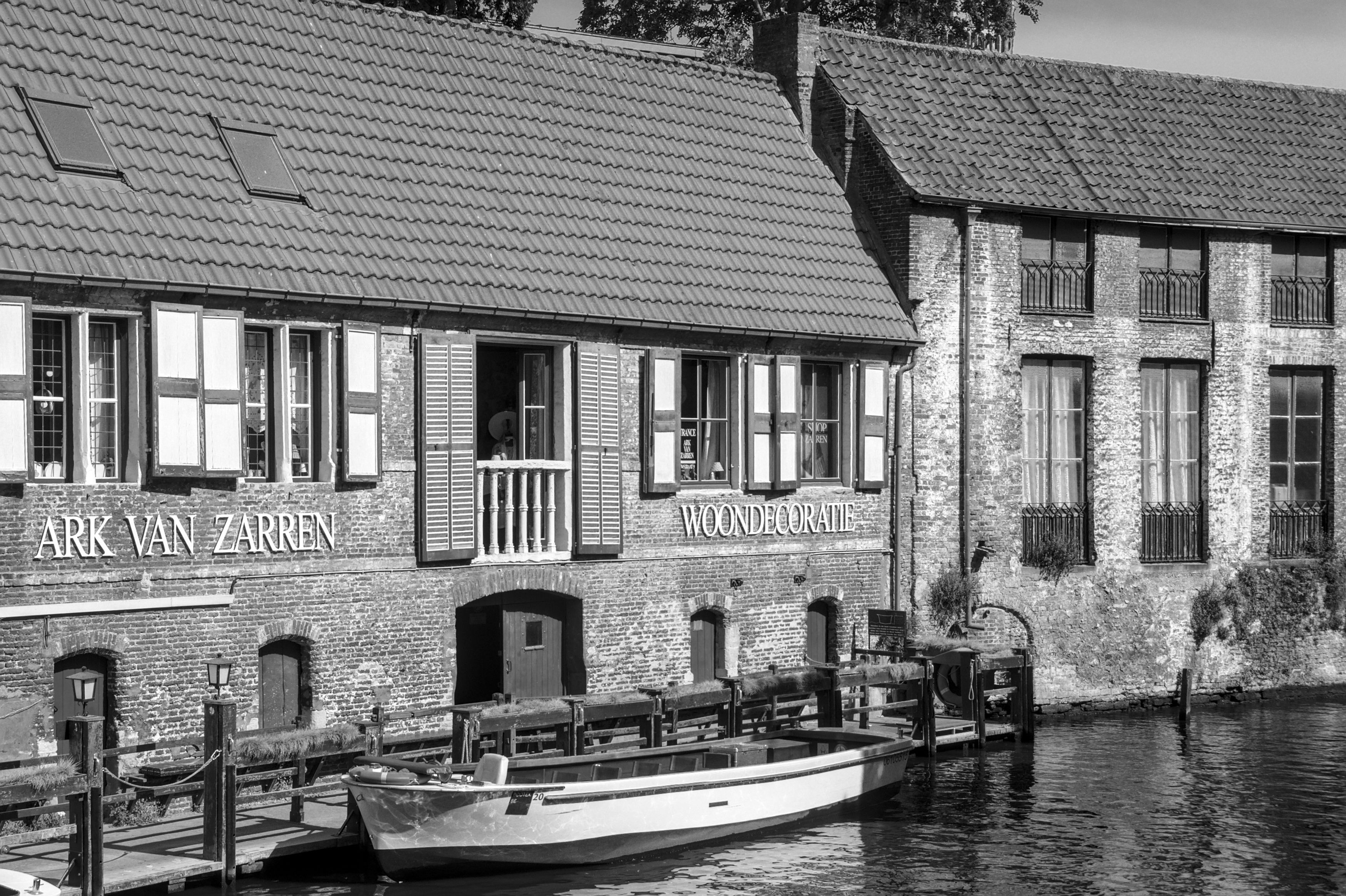 Charming Canal Scene in Bruges, Belgium · Free Stock Photo