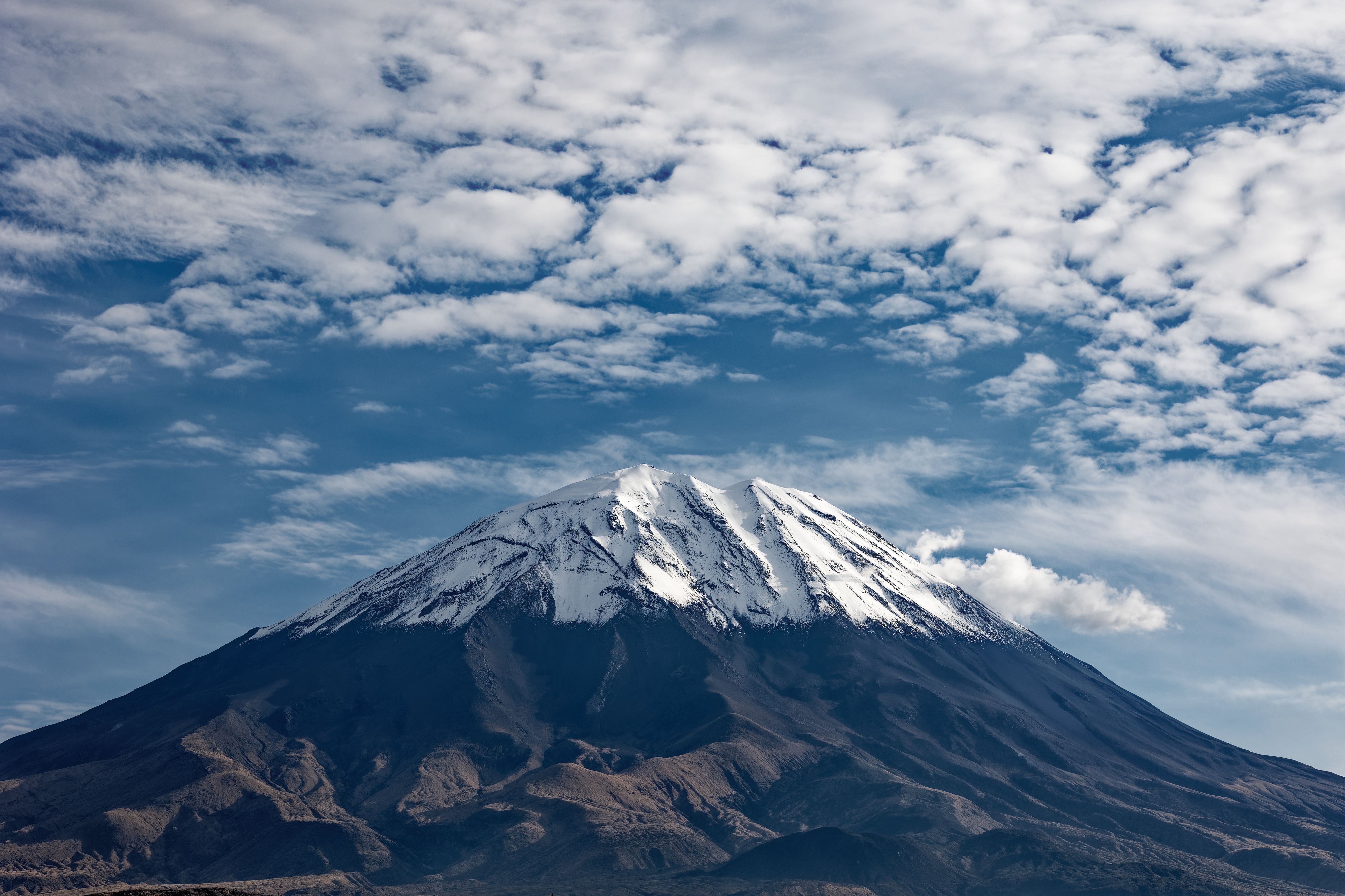 Majestic Snow-Capped Volcano in Arequipa, Peru · Free Stock Photo