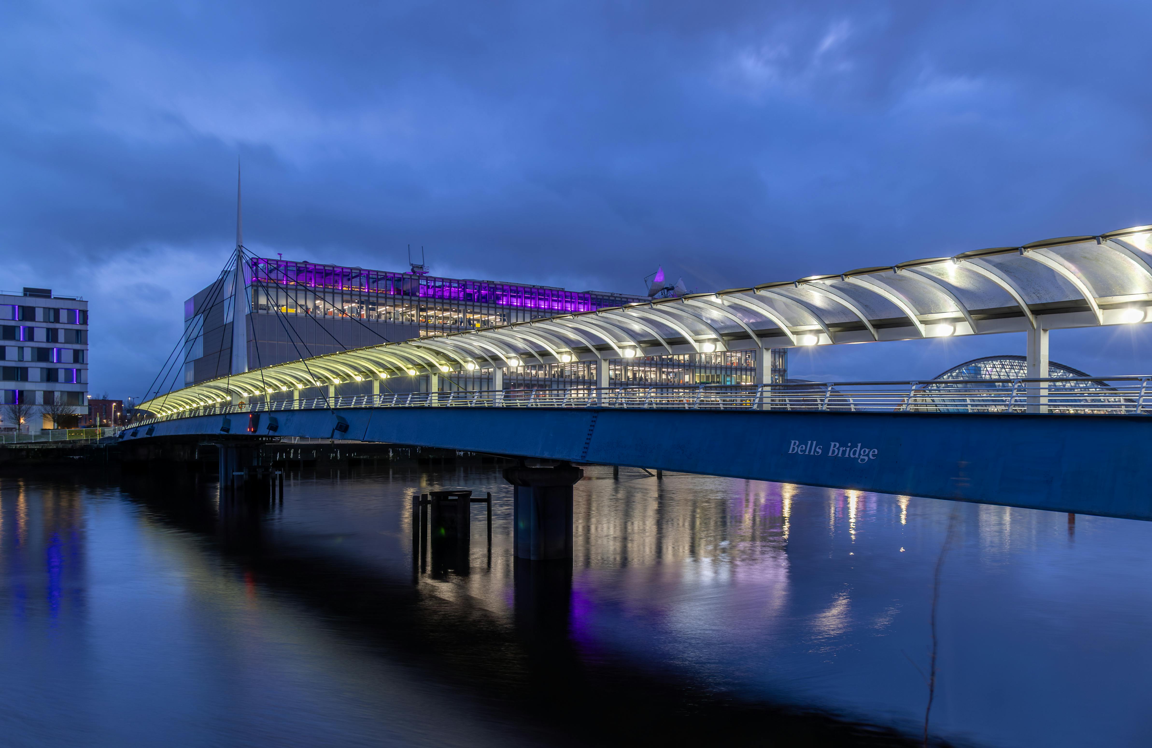 Le Pont Bells Sur La Rivière Clyde La Nuit à Glasgow · Photo gratuite