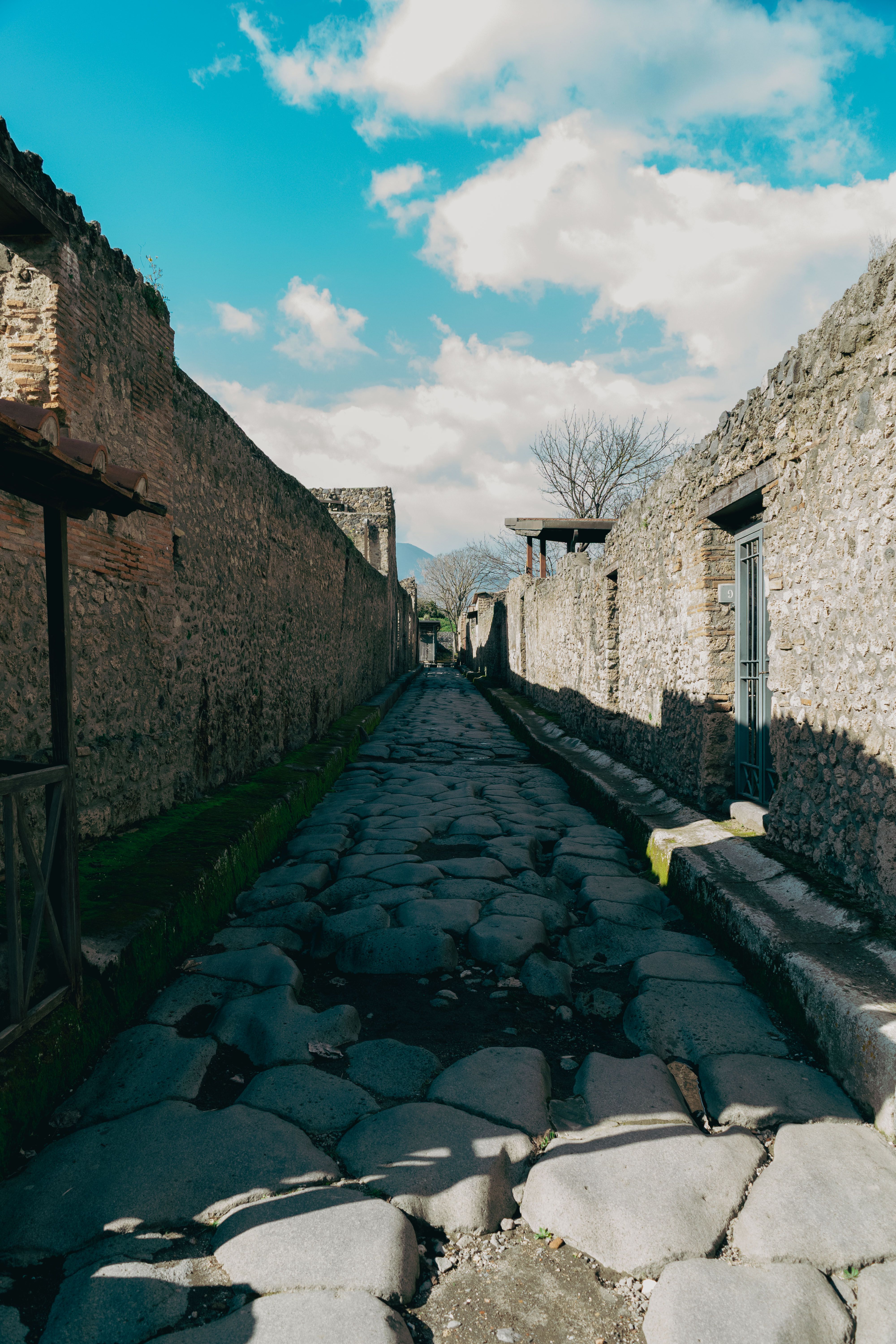 Ancient Street of Pompeii with Stone Pathway · Free Stock Photo