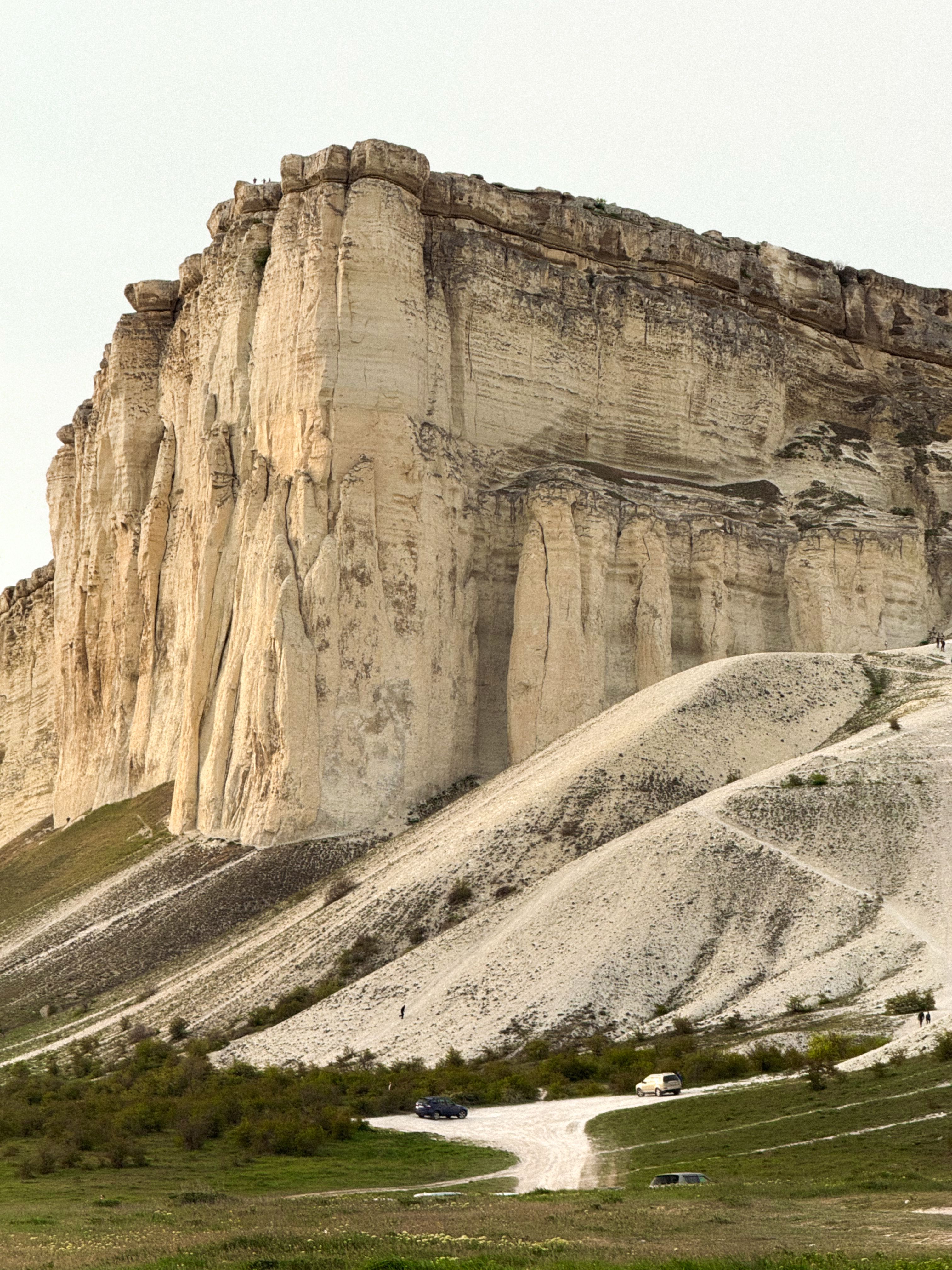 White Rock Cliff in Majestic Landscape Setting · Free Stock Photo