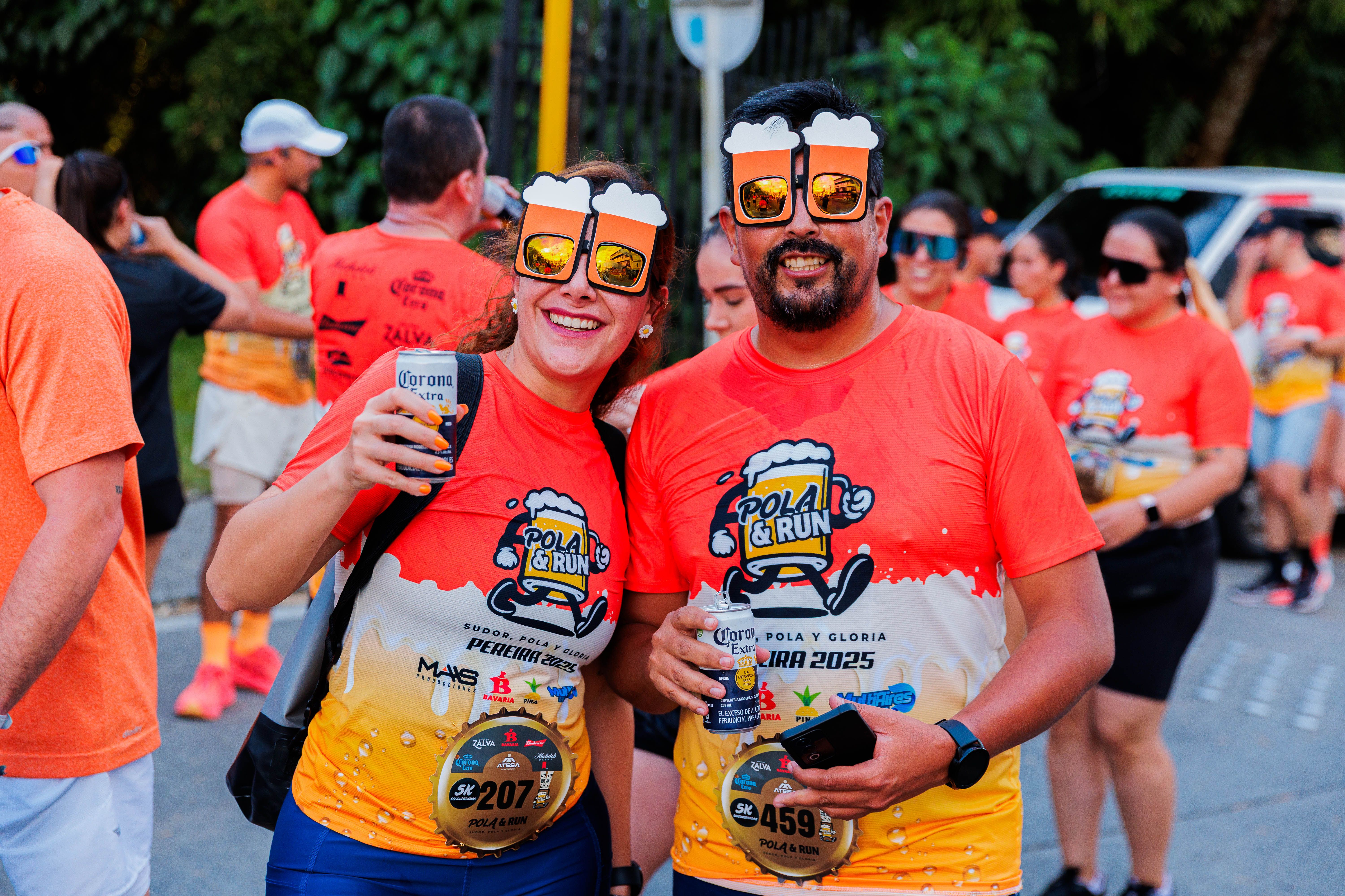Festive Running Event with Beer Glasses and Fun · Free Stock Photo