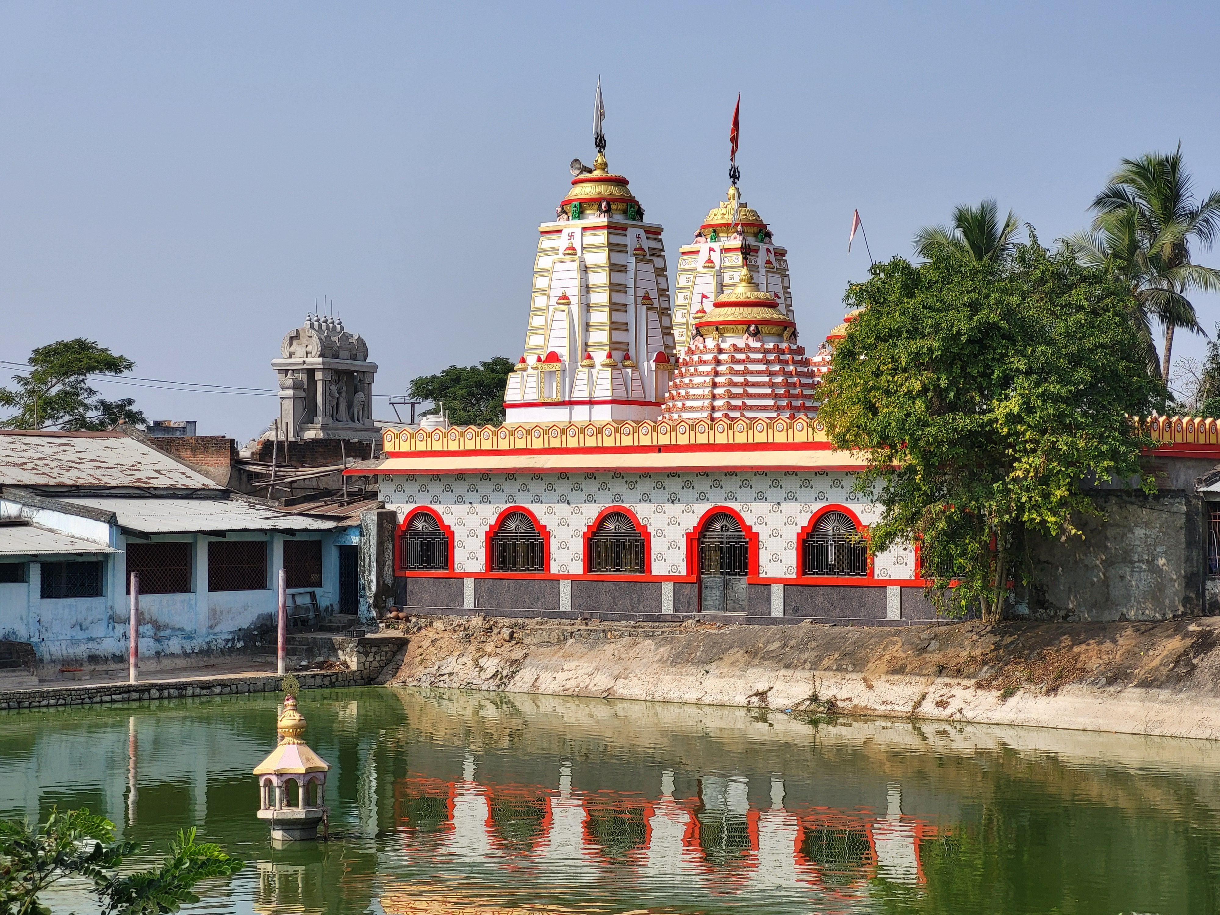 Vibrant Aerial View of Kainchi Dham Temple Complex · Free Stock Photo