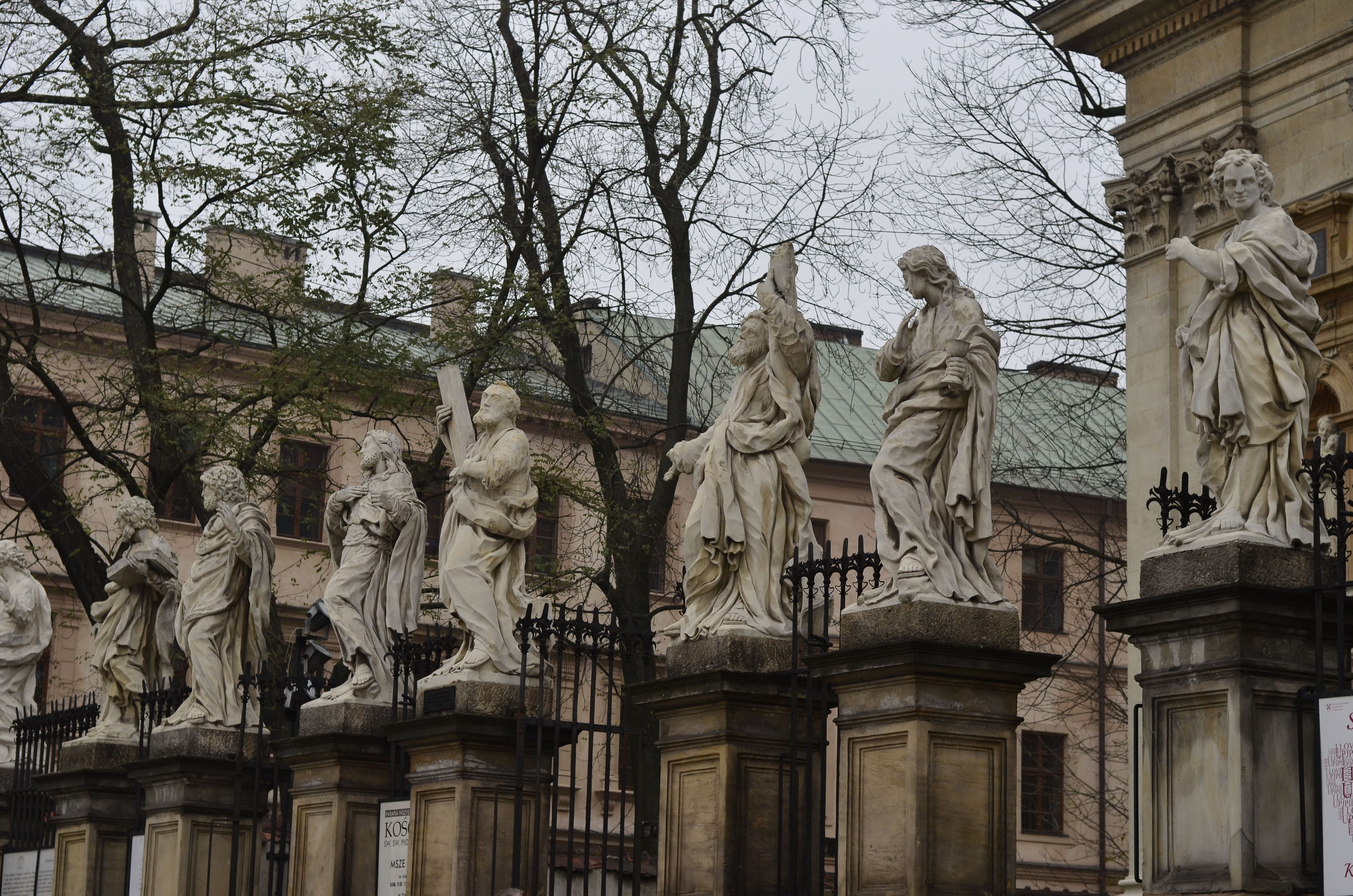Historic Stone Statues in European City · Free Stock Photo