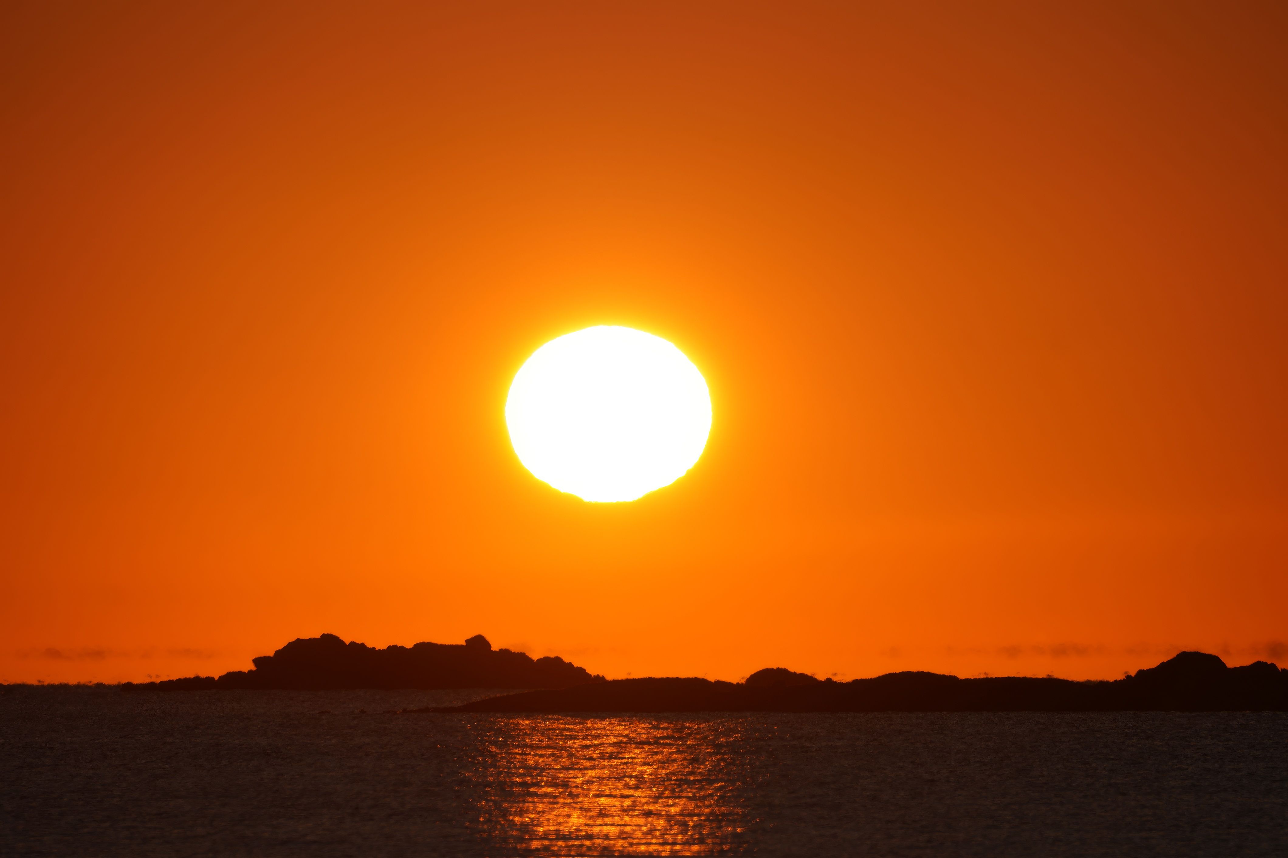 Dramatic Sunset Over Ocean Horizon · Free Stock Photo