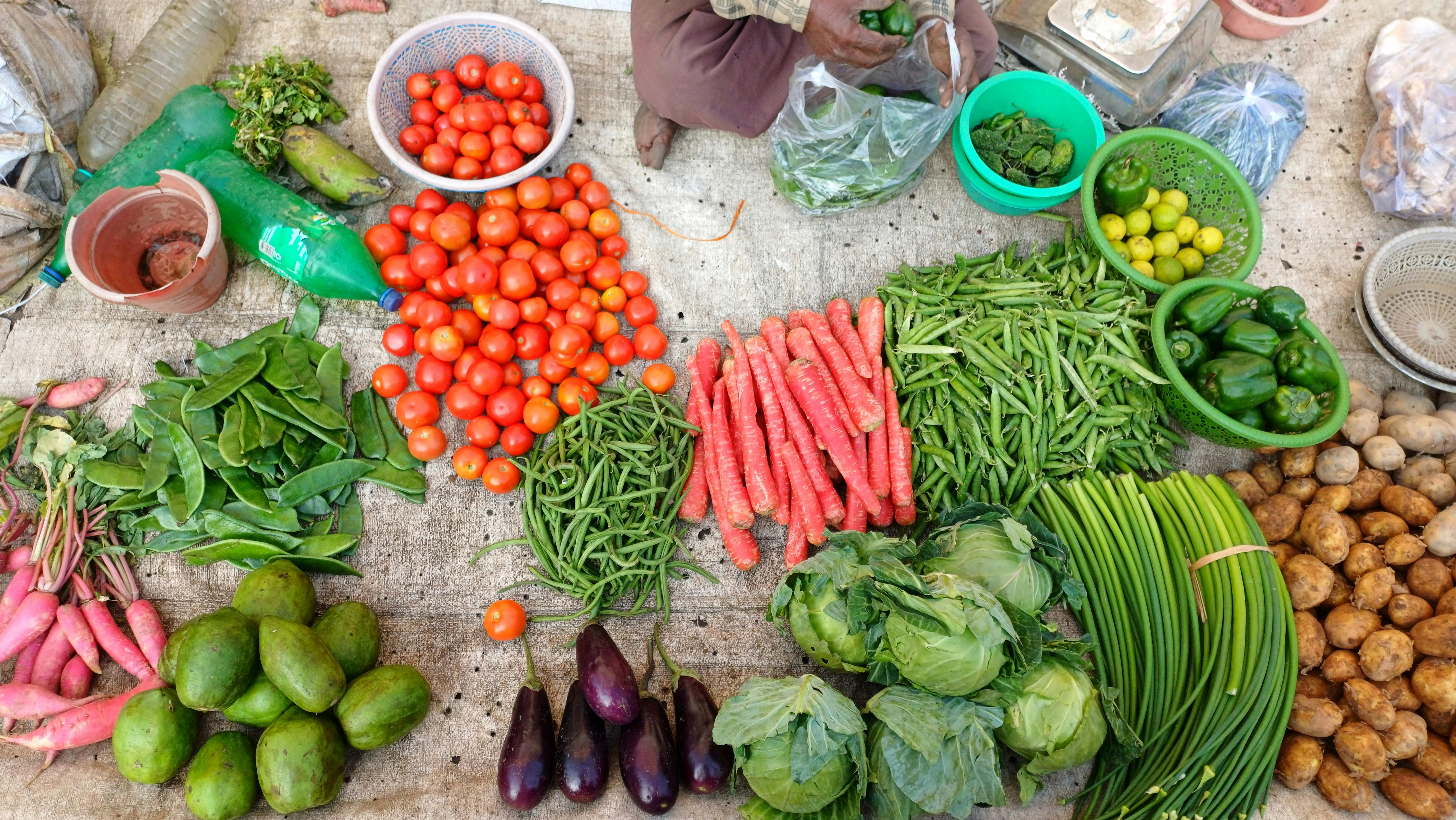 Vibrant Market Display of Fresh Vegetables · Free Stock Photo