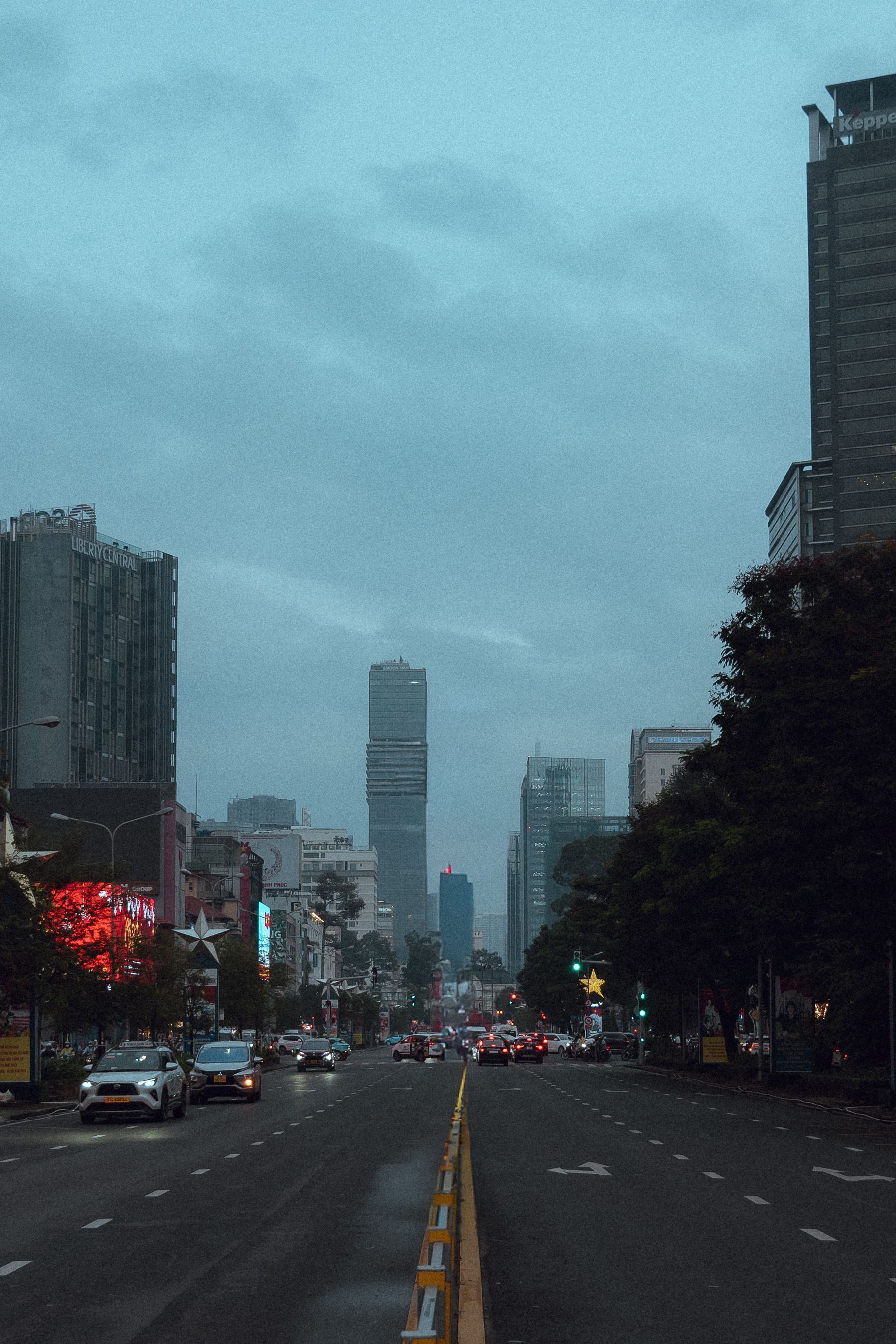 Twilight Street Scene in Ho Chi Minh City, Vietnam · Free Stock Photo