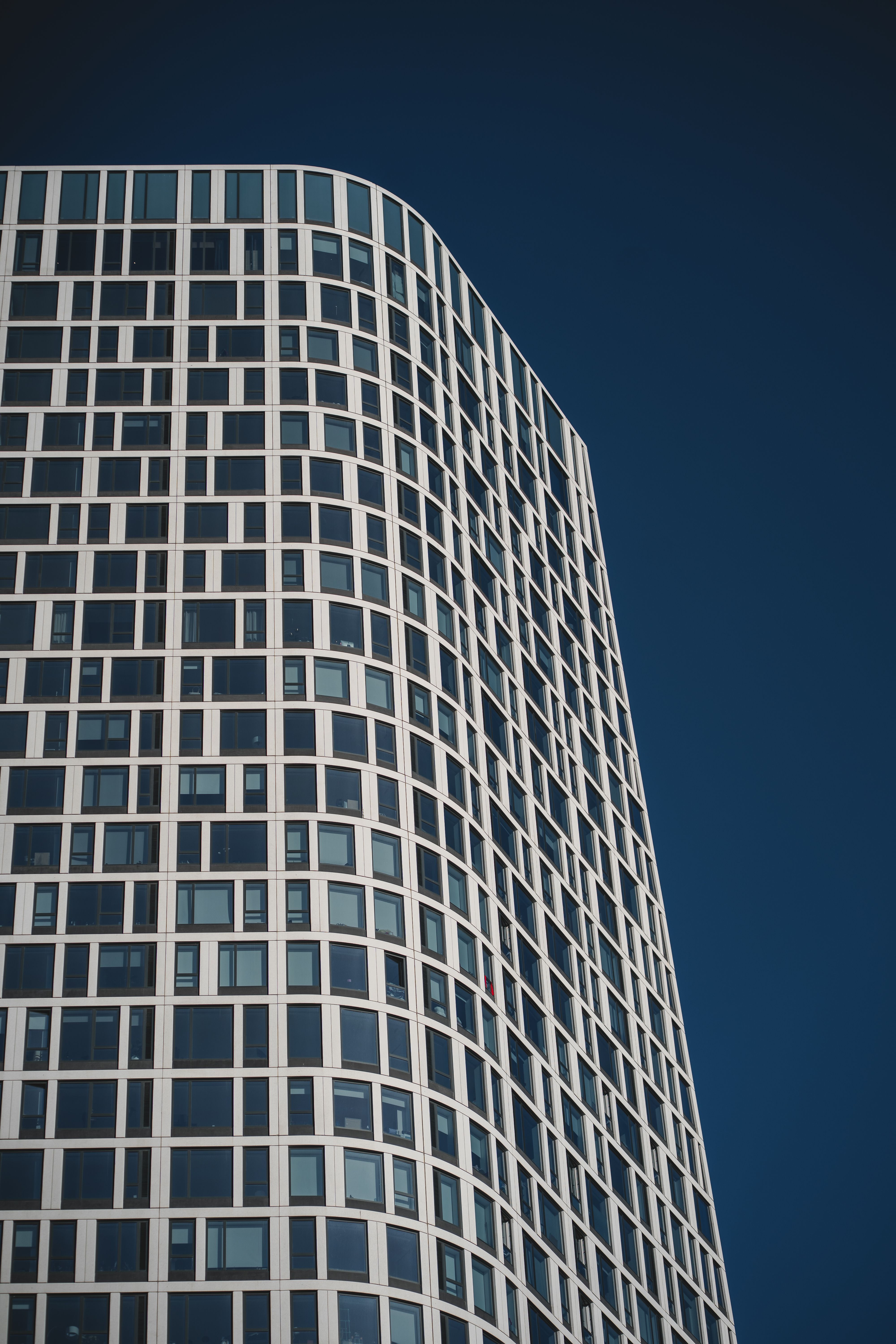 Modern High-Rise Building in San Francisco · Free Stock Photo