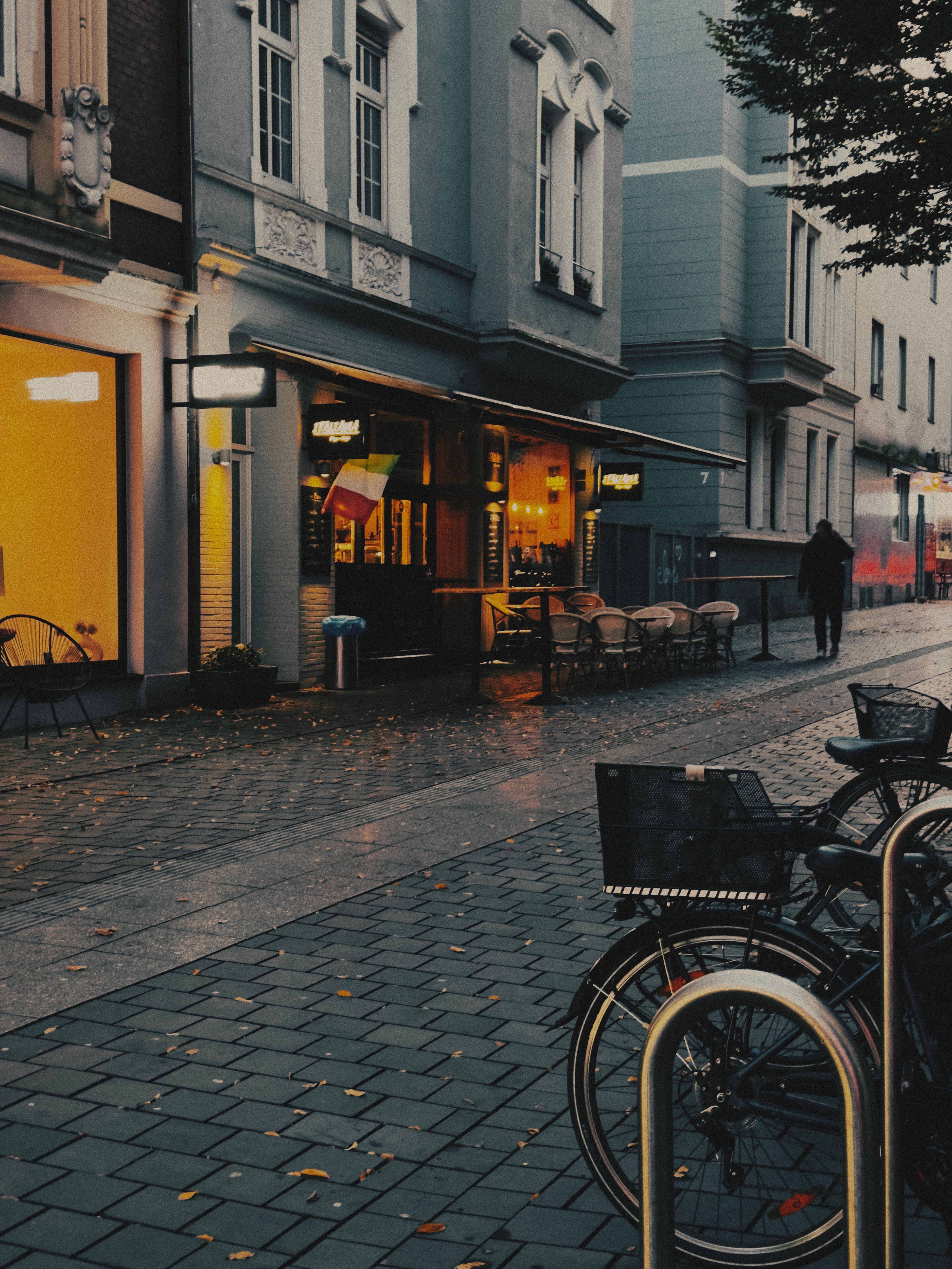 Cozy Evening at a Downtown Café in Germany · Free Stock Photo