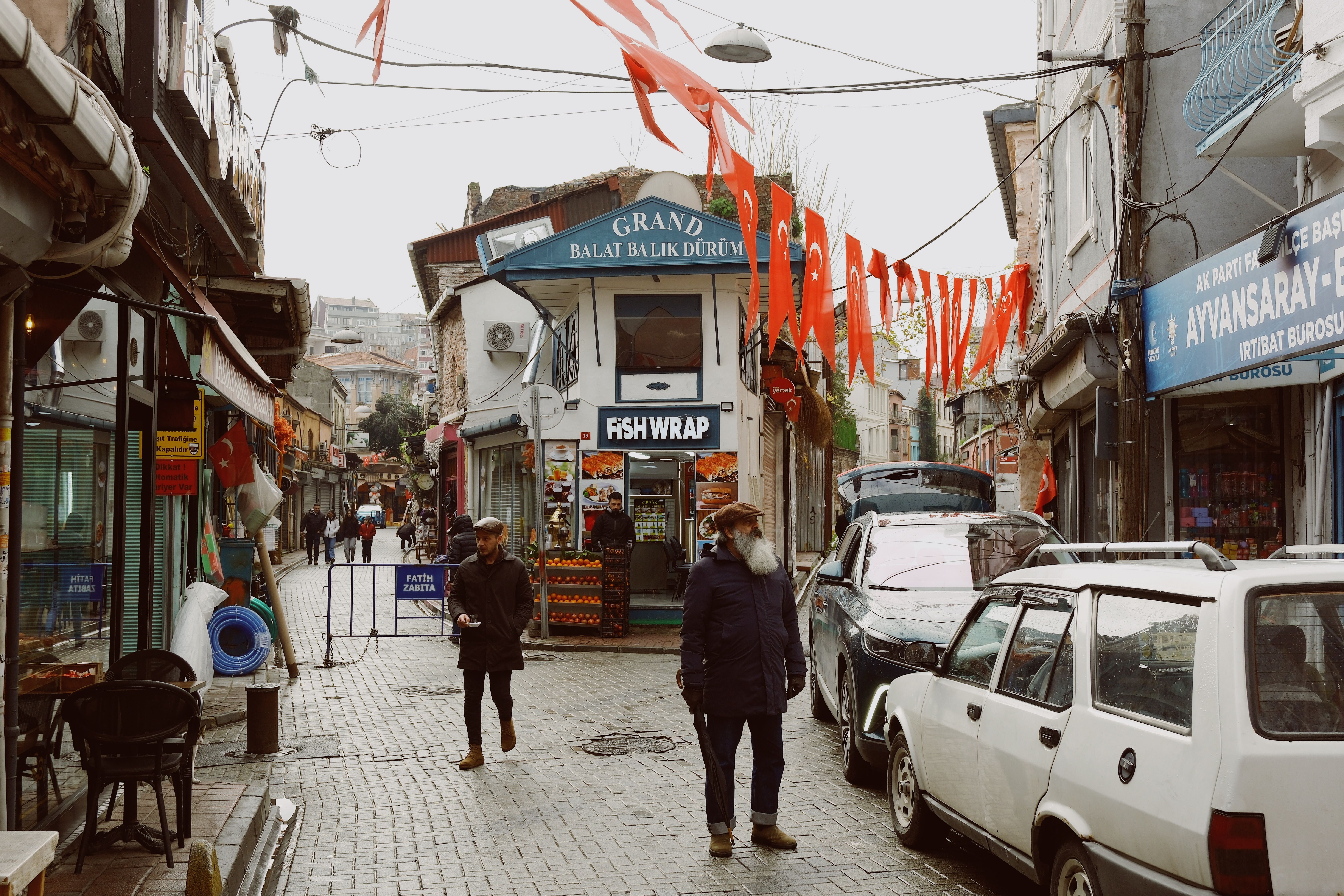 Vibrant Street Scene in Balat, İstanbul, Türkiye · Free Stock Photo