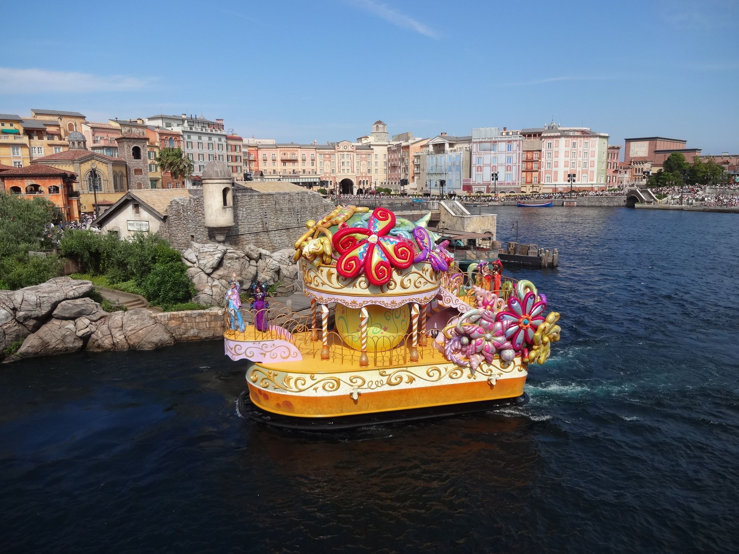 Colorful Parade Float at Tokyo DisneySea · Free Stock Photo
